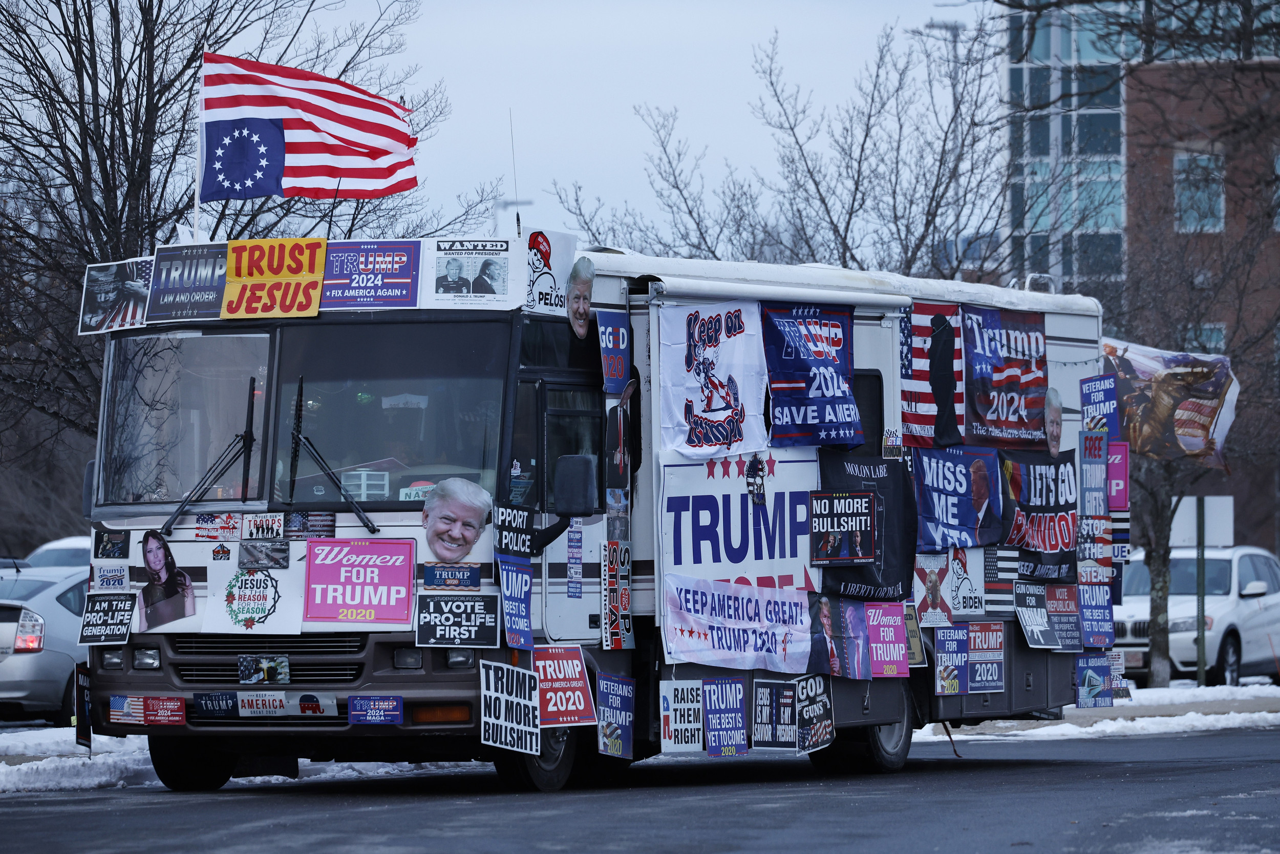 Donald Trump-Themed RV Crashes Into Pole on Way to Staten Island Rally ...