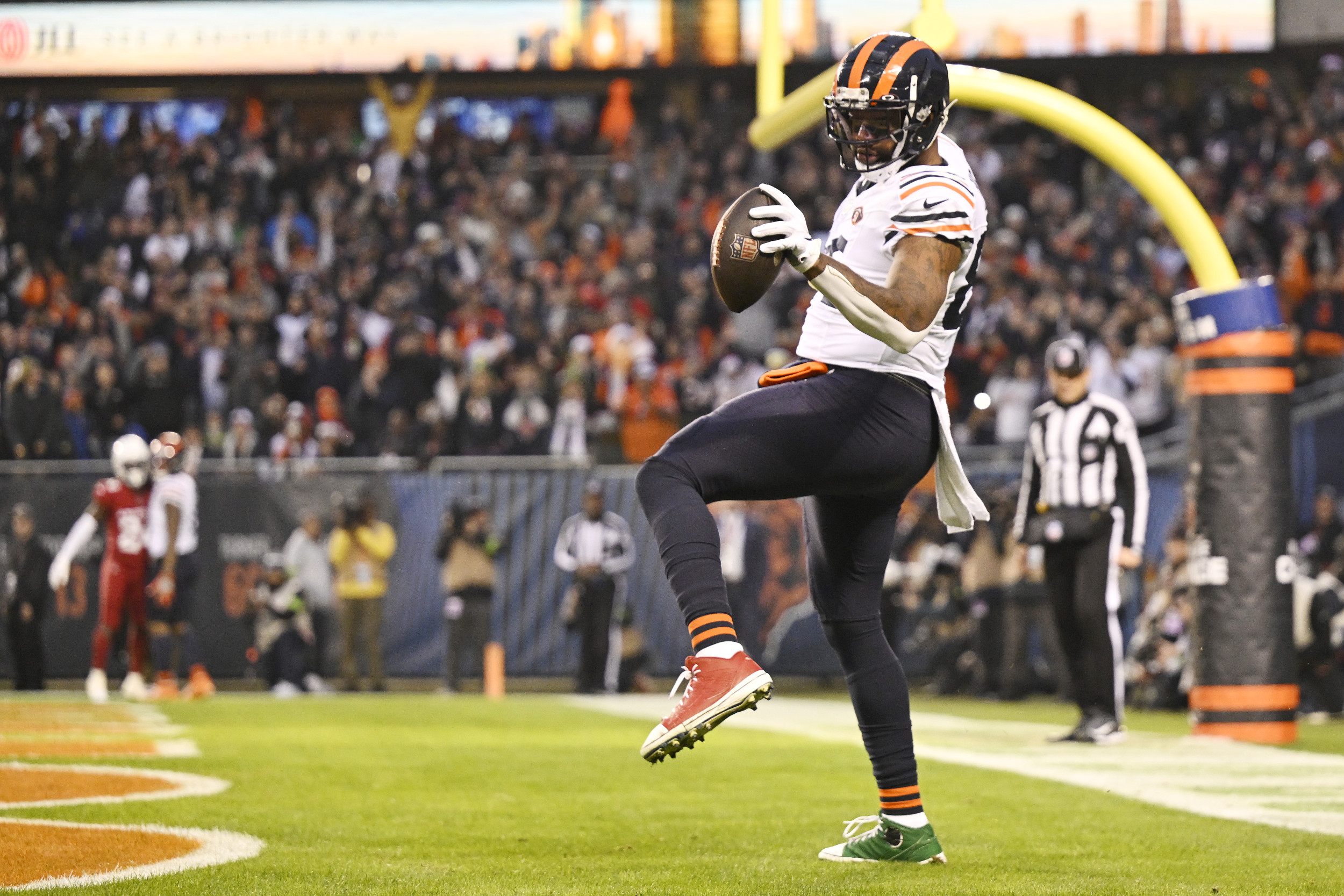 Bears Sign Pro Bowl Tight End Marcedes Lewis to Record-Breaking 19th ...