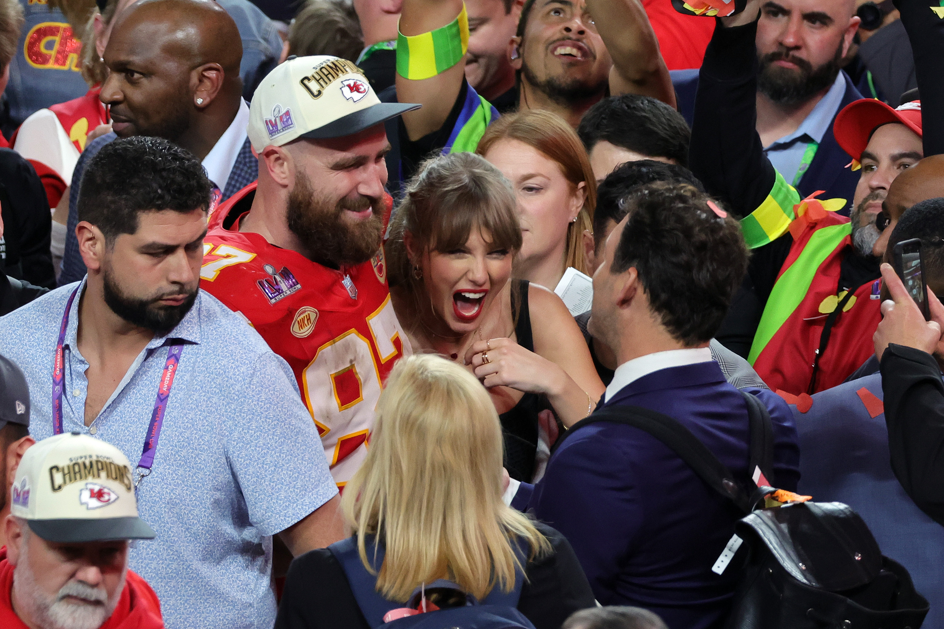 Taylor Swift Ecstatic About Chiefs Re-Signing Mecole Hardman - Newsweek