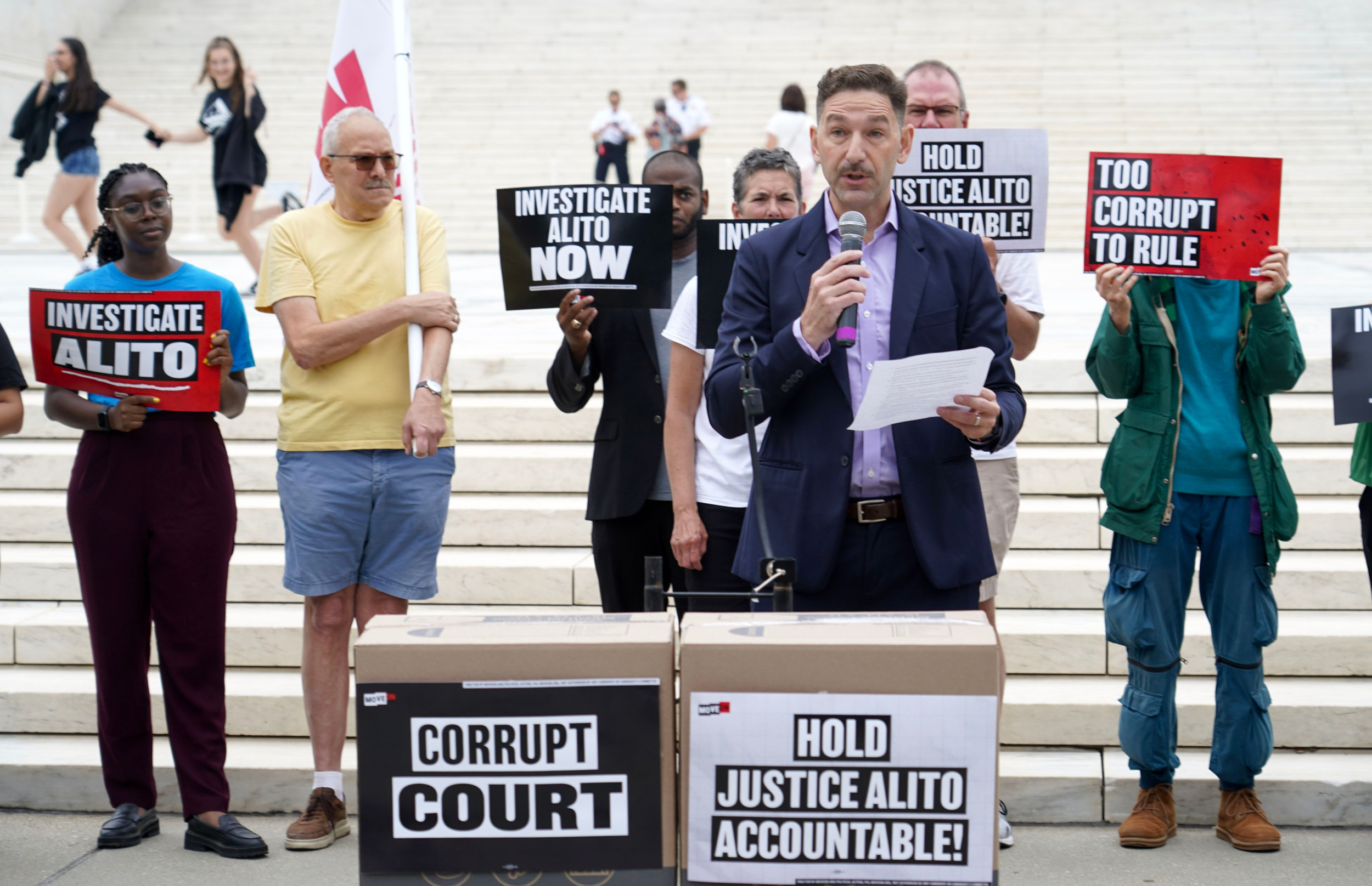 Judge Blames Alito, Thomas for People Losing Faith in Supreme Court ...