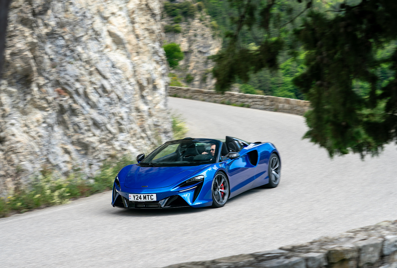2025 McLaren Artura Spider Review: Ambitious, Amplified Engineering ...