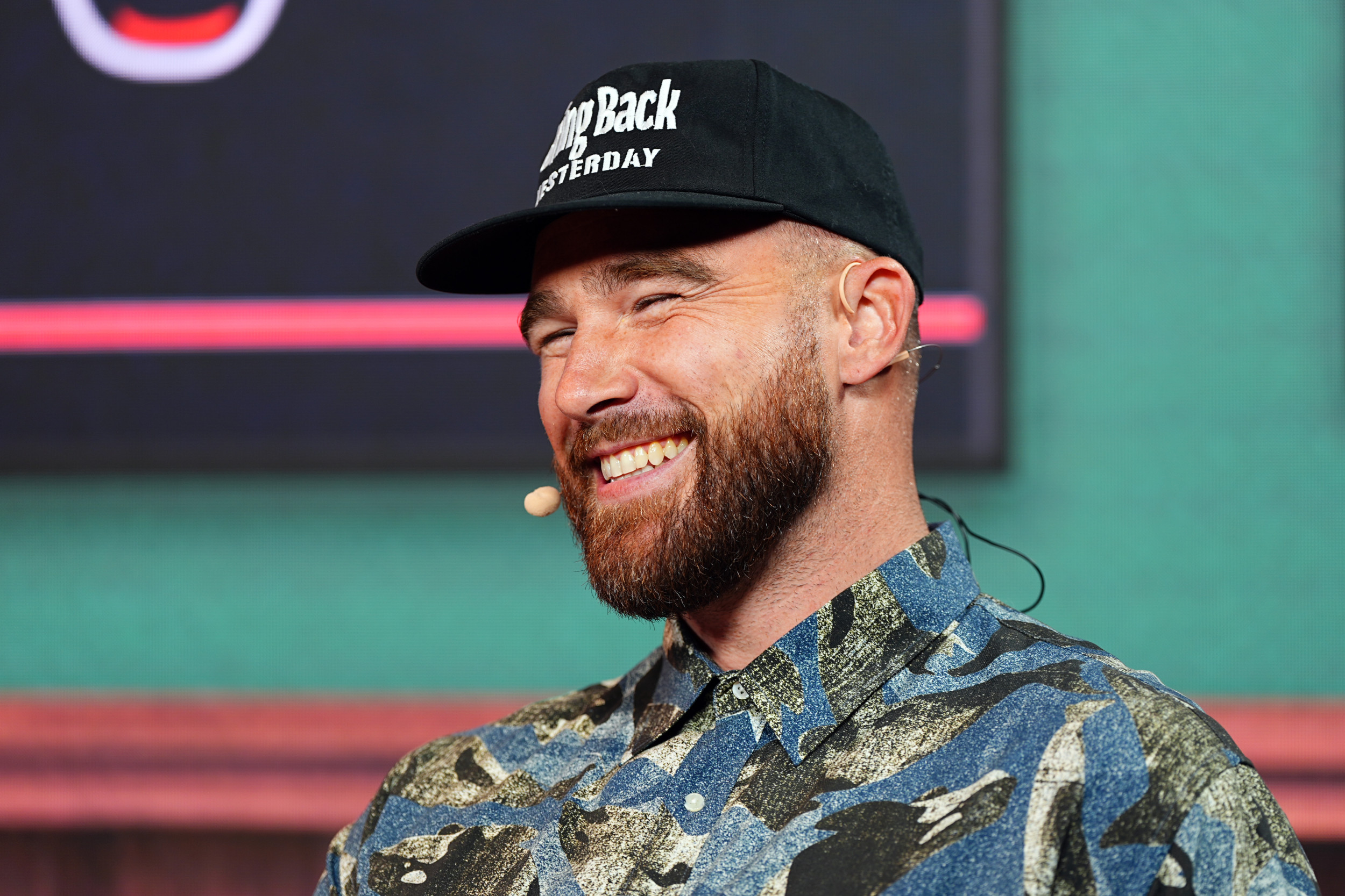 Swifties Are Going Feral Over Throwback Photo of Younger Travis Kelce ...