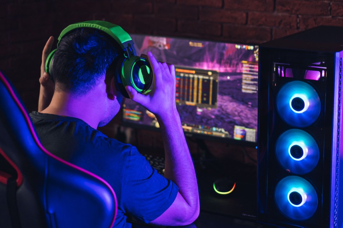 Woman Applauded for Why She's 'Sabotaging' Husband's Gaming Tournament ... Woman Applauded for Why She's 'Sabotaging' Husband's Gaming Tournament ...