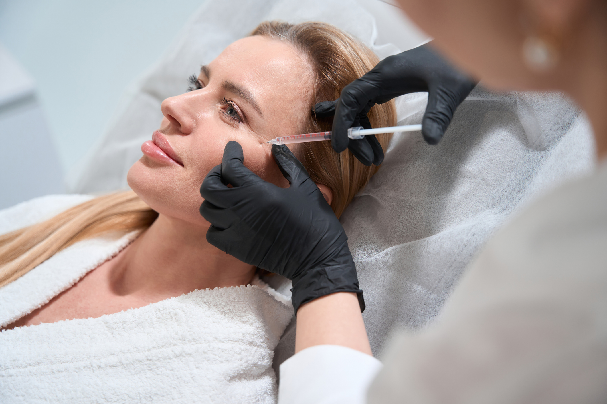 Cosmetic Surgeons Reveal Three Tips To Avoid 'Pillow Face' - Newsweek