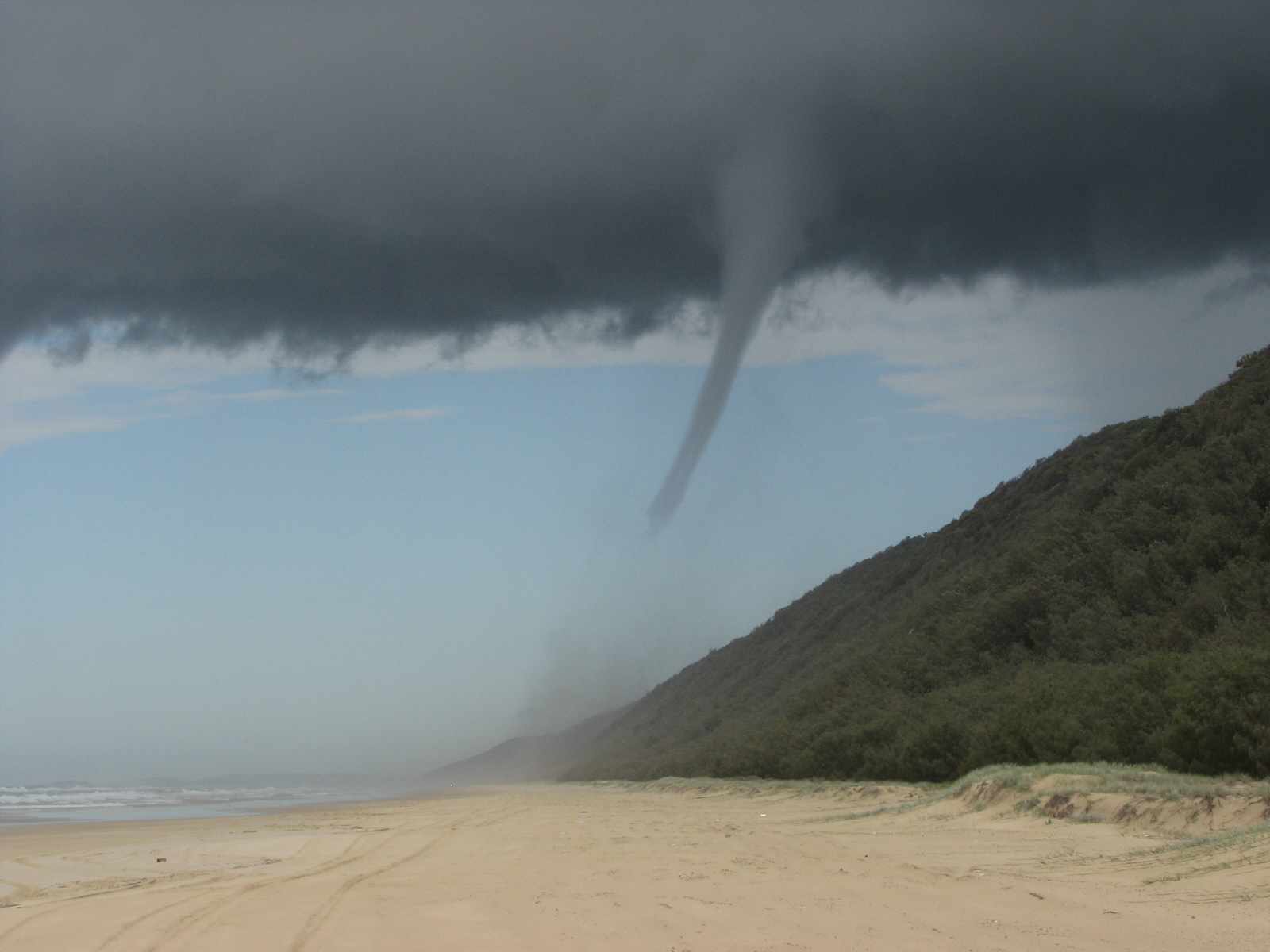Shock As 'Eerie' Tornado-Like Waterspout Spotted Off Florida Beach ...