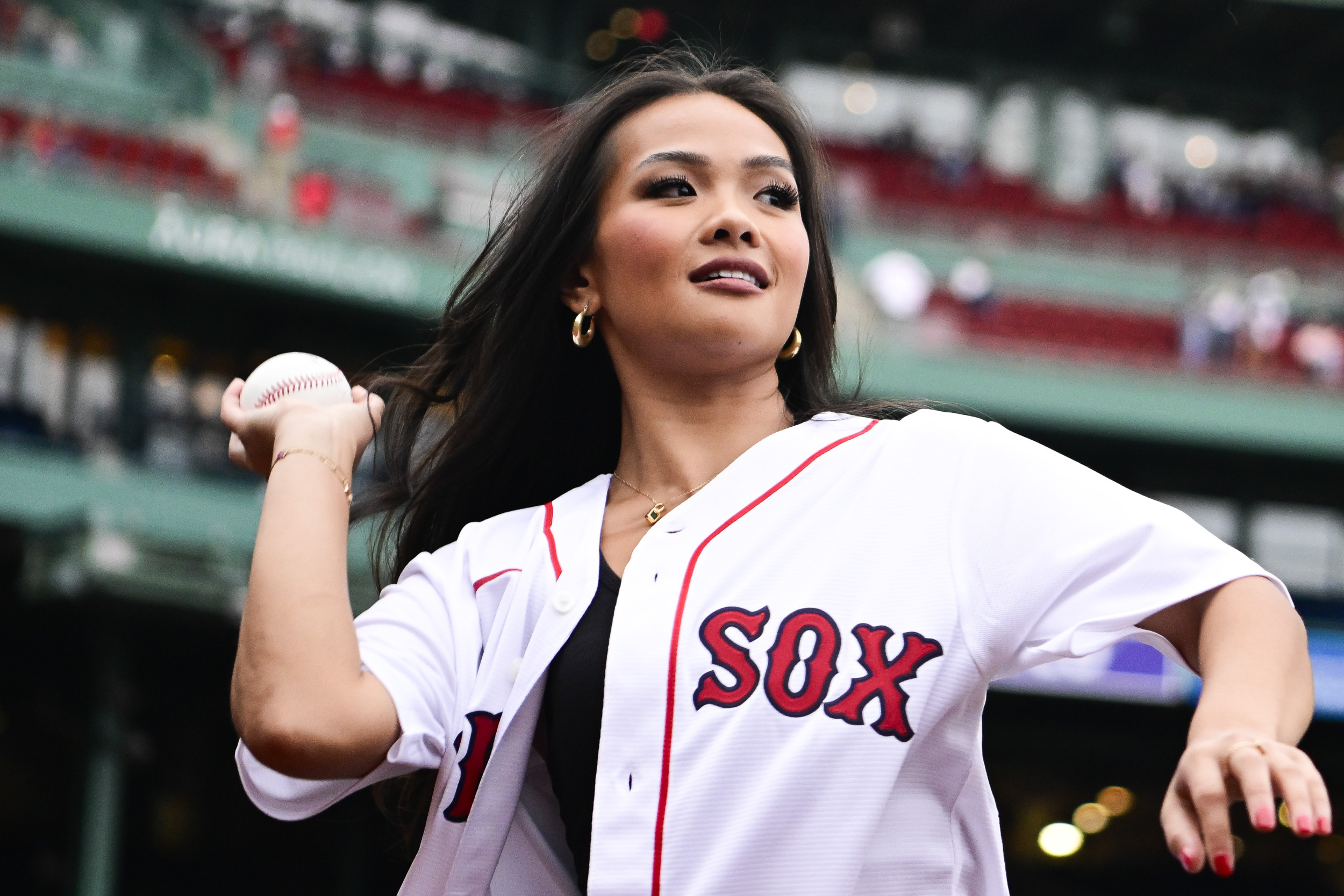 'Bachelorette' Fans Slam Devin Strader for Exposing Private Text ...