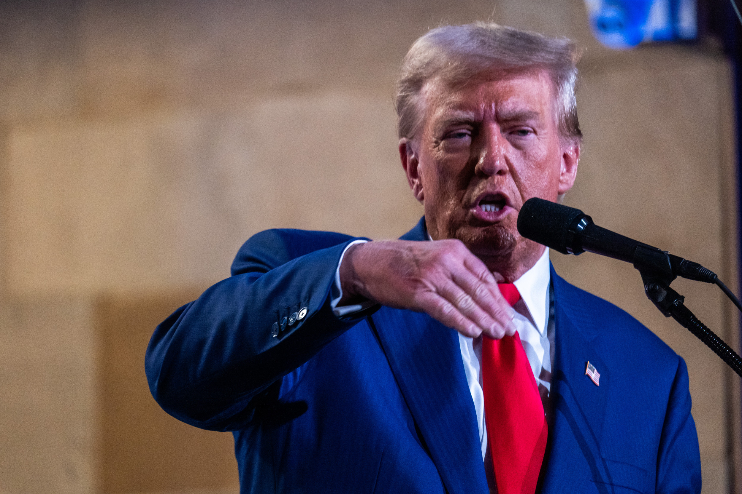 Donald Trump Confronted by Megyn Kelly Over Making Fauci 'A Star ...