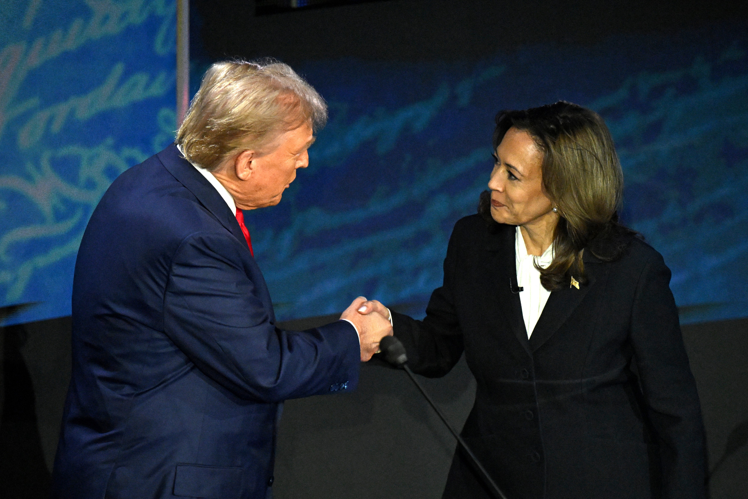 Kamala Harris Issues Challenge To Donald Trump After Accepting Cnn 9562