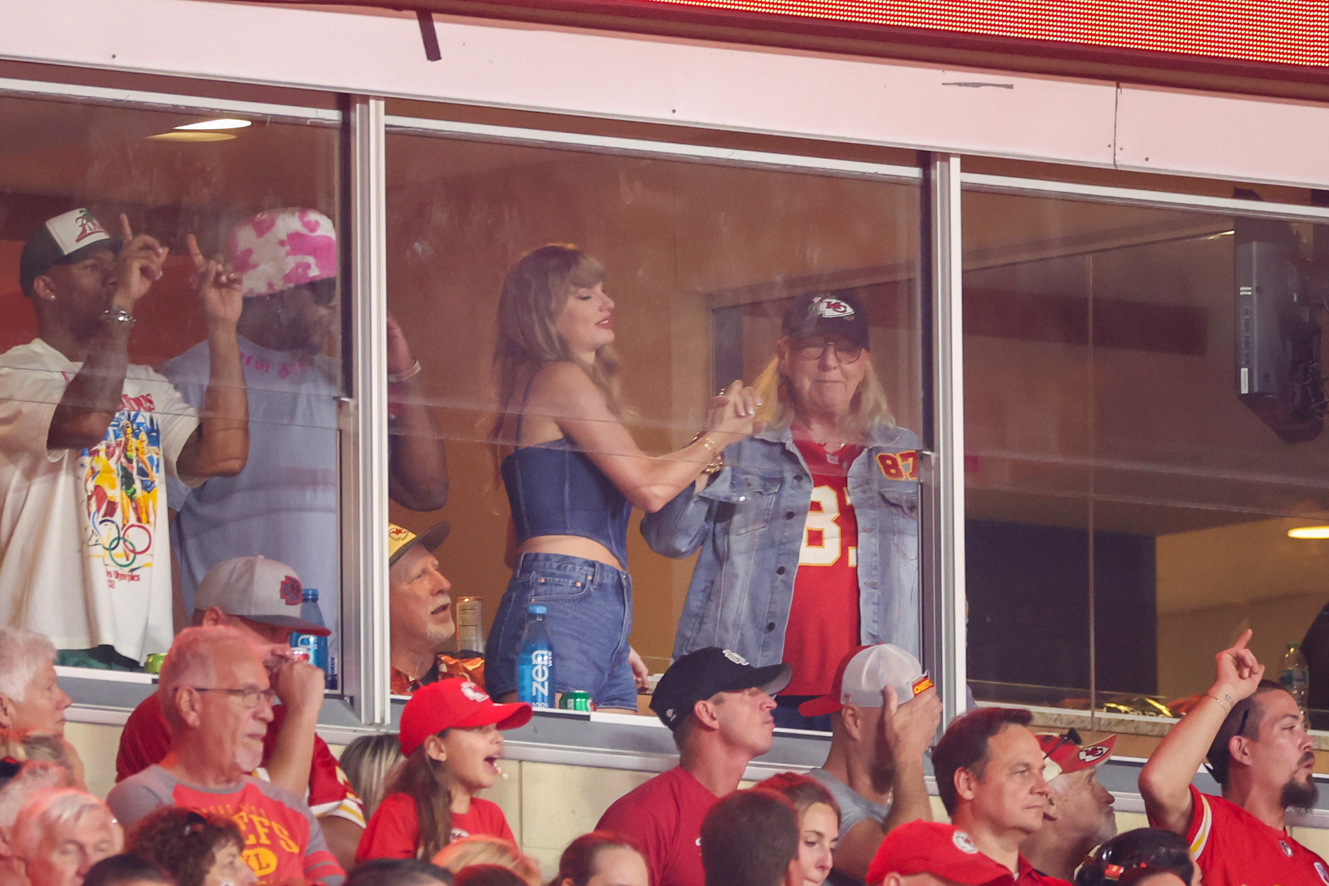 Artist Who Embroidered Donna Kelce's Taylor Swift-Coded Hat Goes Viral ...