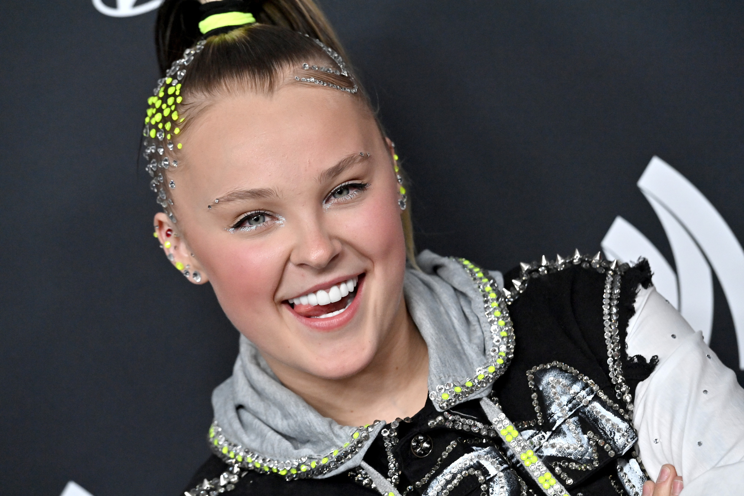JoJo Siwa Shocks Crowd After Seemingly Referencing Diddy Conspiracy ...