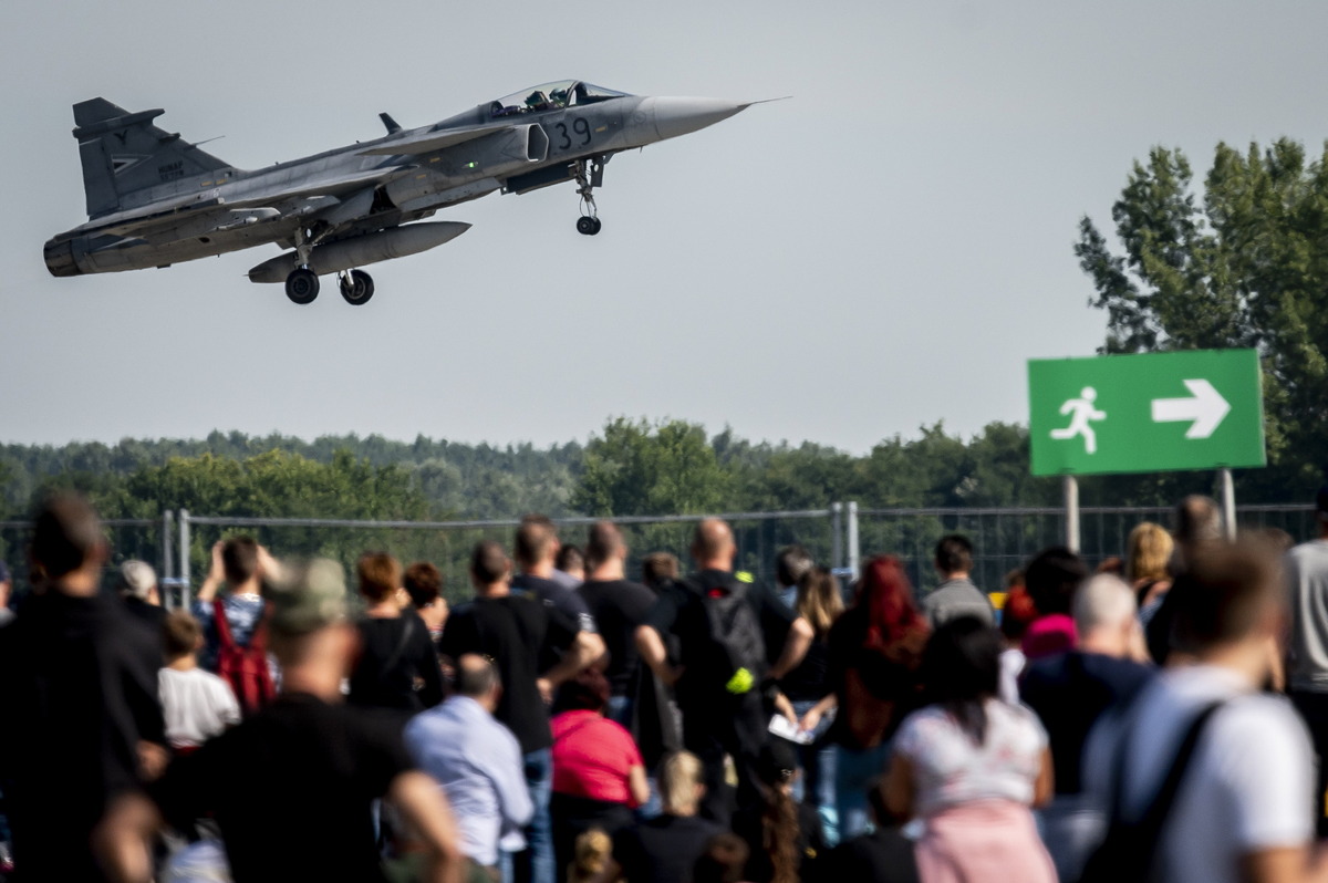 US To Expand NATO Air Base To Hold Nuclear-Capable Fighter Jets - Newsweek