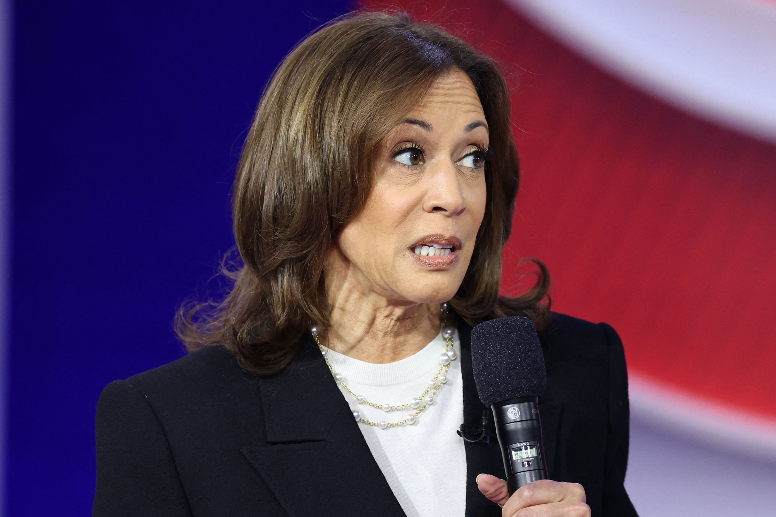 Anderson Cooper Gives Kamala Harris A Bruising CNN Town Hall Newsweek Anderson Cooper Gives Kamala Harris A Bruising CNN Town Hall Newsweek