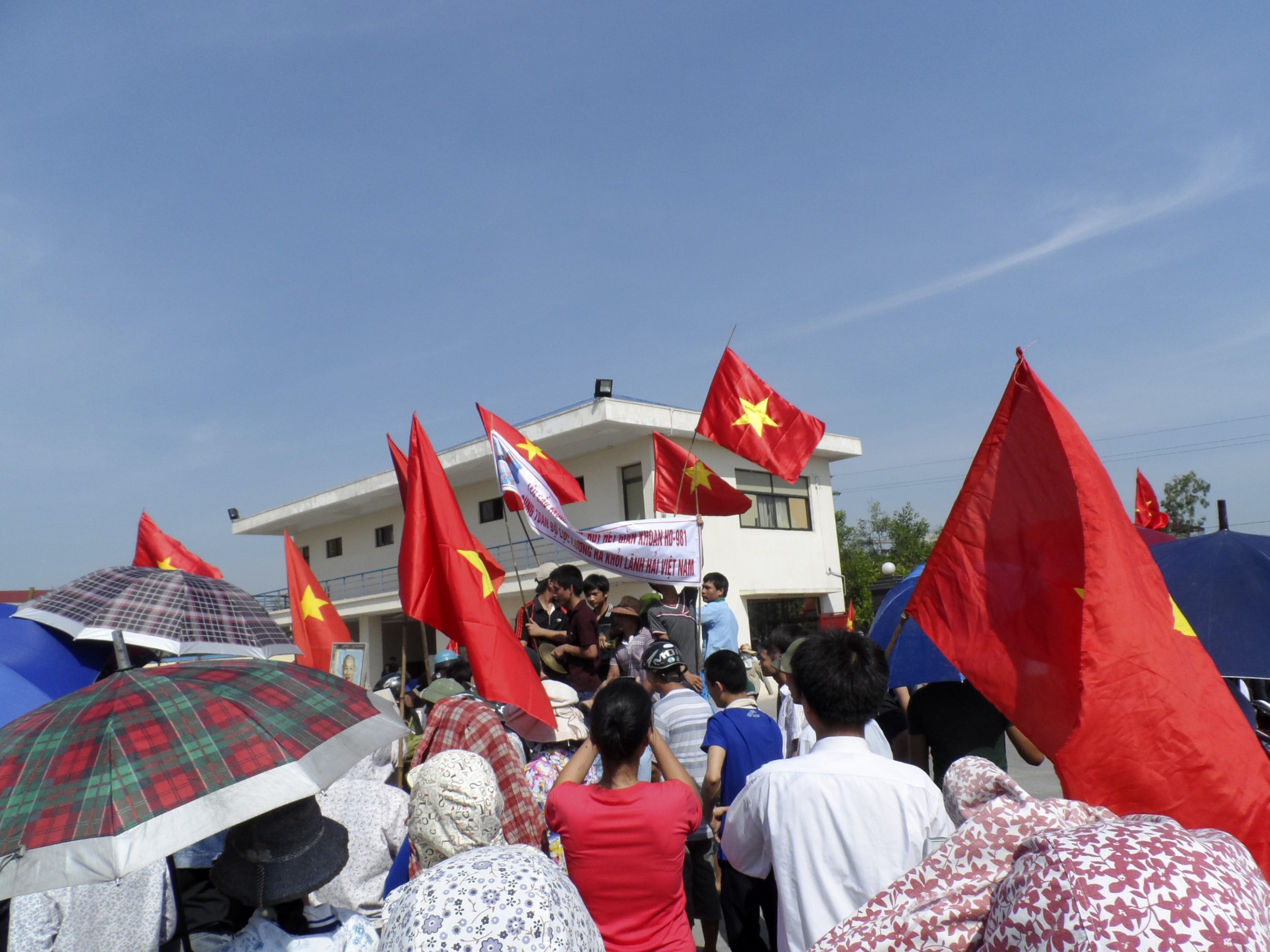 Anti-China Riots in Vietnam Leave Over 20 Dead - Newsweek