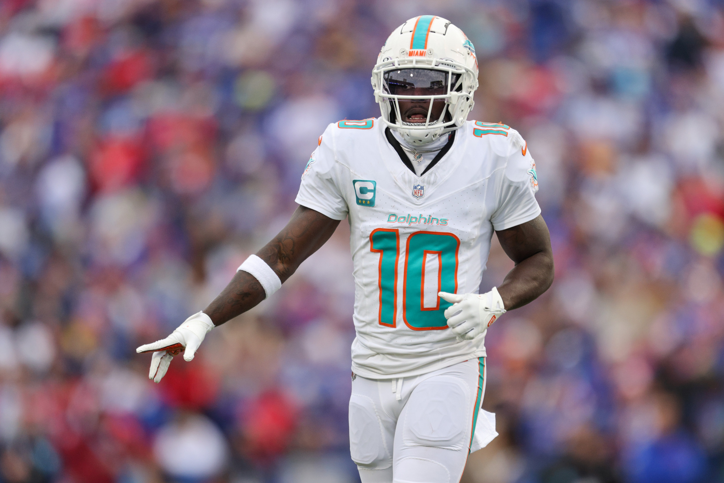 Dolphins' Tyreek Hill in Danger of Missing Week 10 - Newsweek