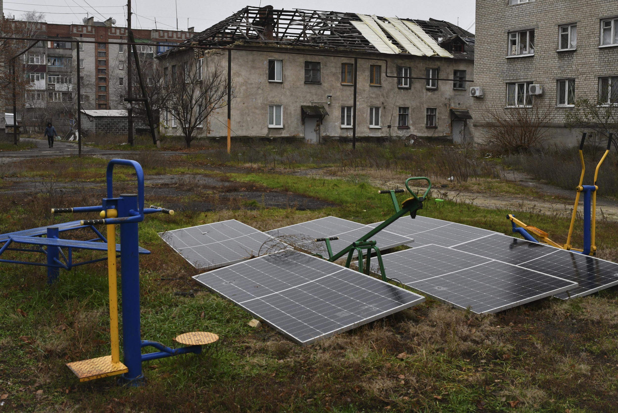 Decentralized Energy Powers Ukraine's Resilience Against Russia - Newsweek