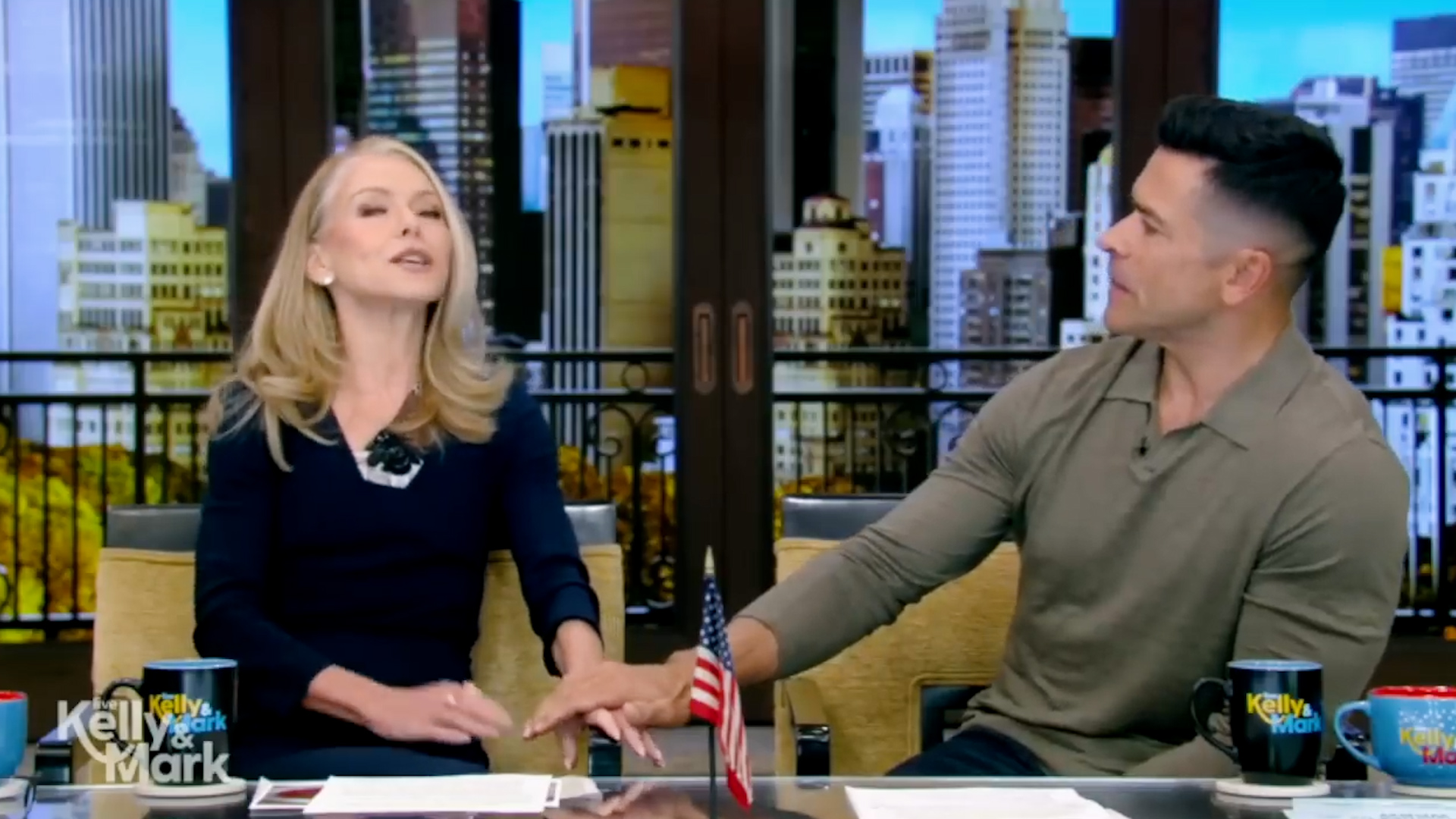 [BREAKING NEWS] Kelly Ripa's tired of Husband Mark Consuelos and wants ...