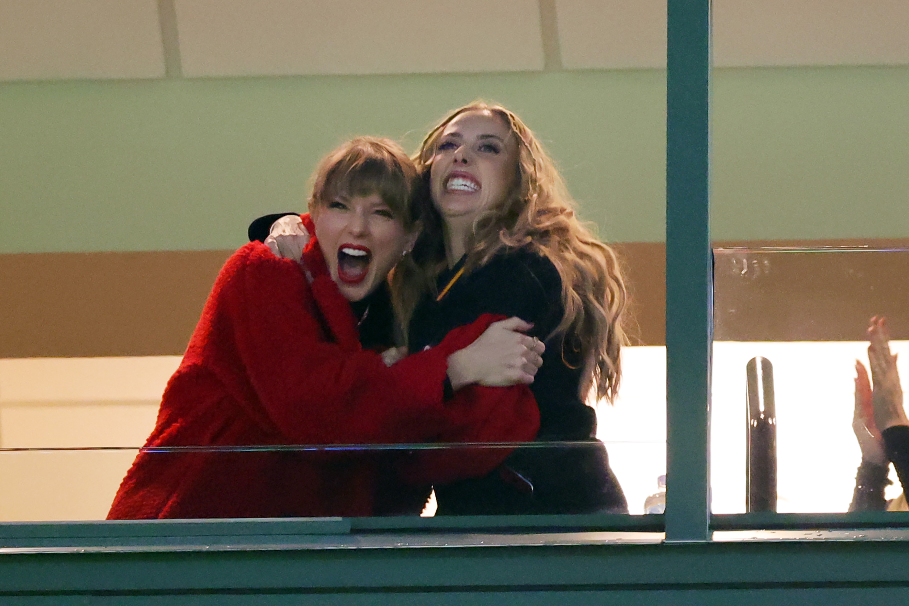Proof of Viral Taylor Swift, Brittany Mahomes Restaurant Moment - Newsweek Proof of Viral Taylor Swift, Brittany Mahomes Restaurant Moment - Newsweek