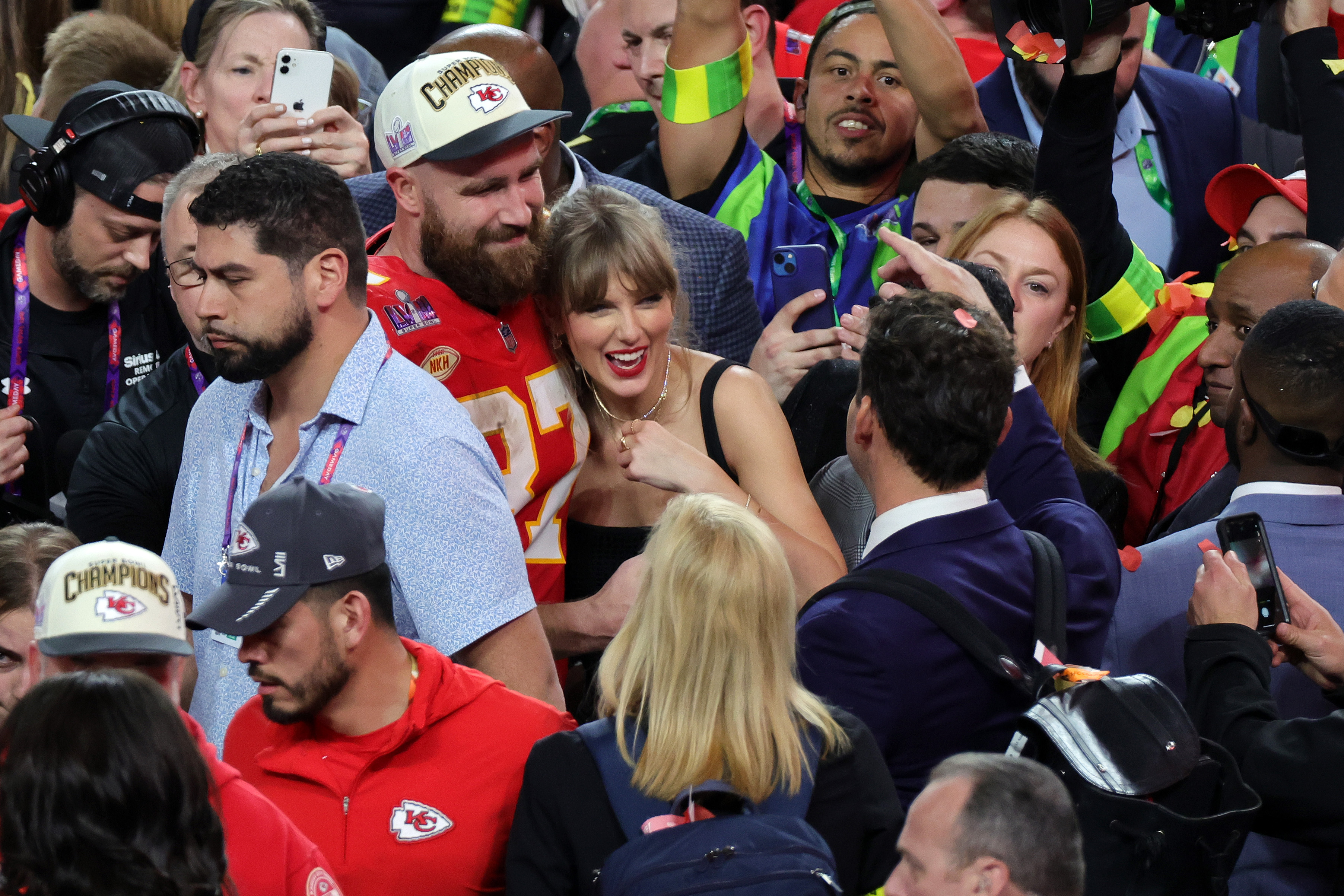 Taylor Swift Eras Tour: Singer Races From Tokyo Concert to Super Bowl ...