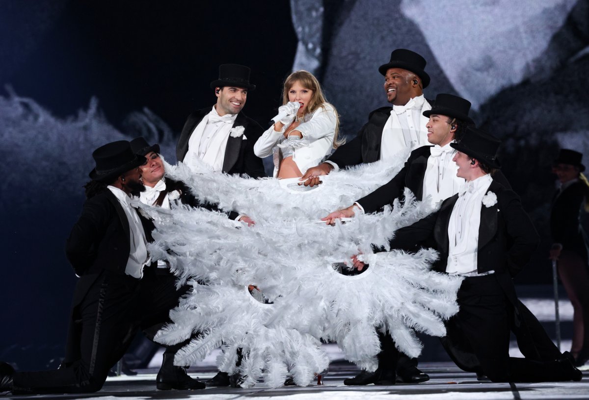 Taylor Swift Eras Tour: Singer Breaks Indianapolis Attendance Record ... Taylor Swift Eras Tour: Singer Breaks Indianapolis Attendance Record ...