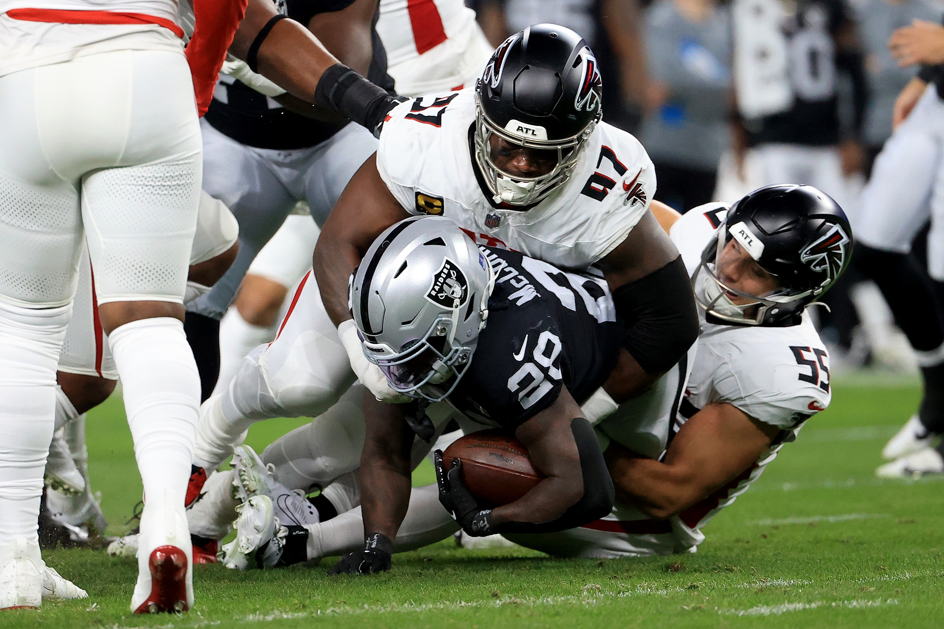 Raiders RB Sincere McCormick Questionable to Return vs Falcons - Newsweek