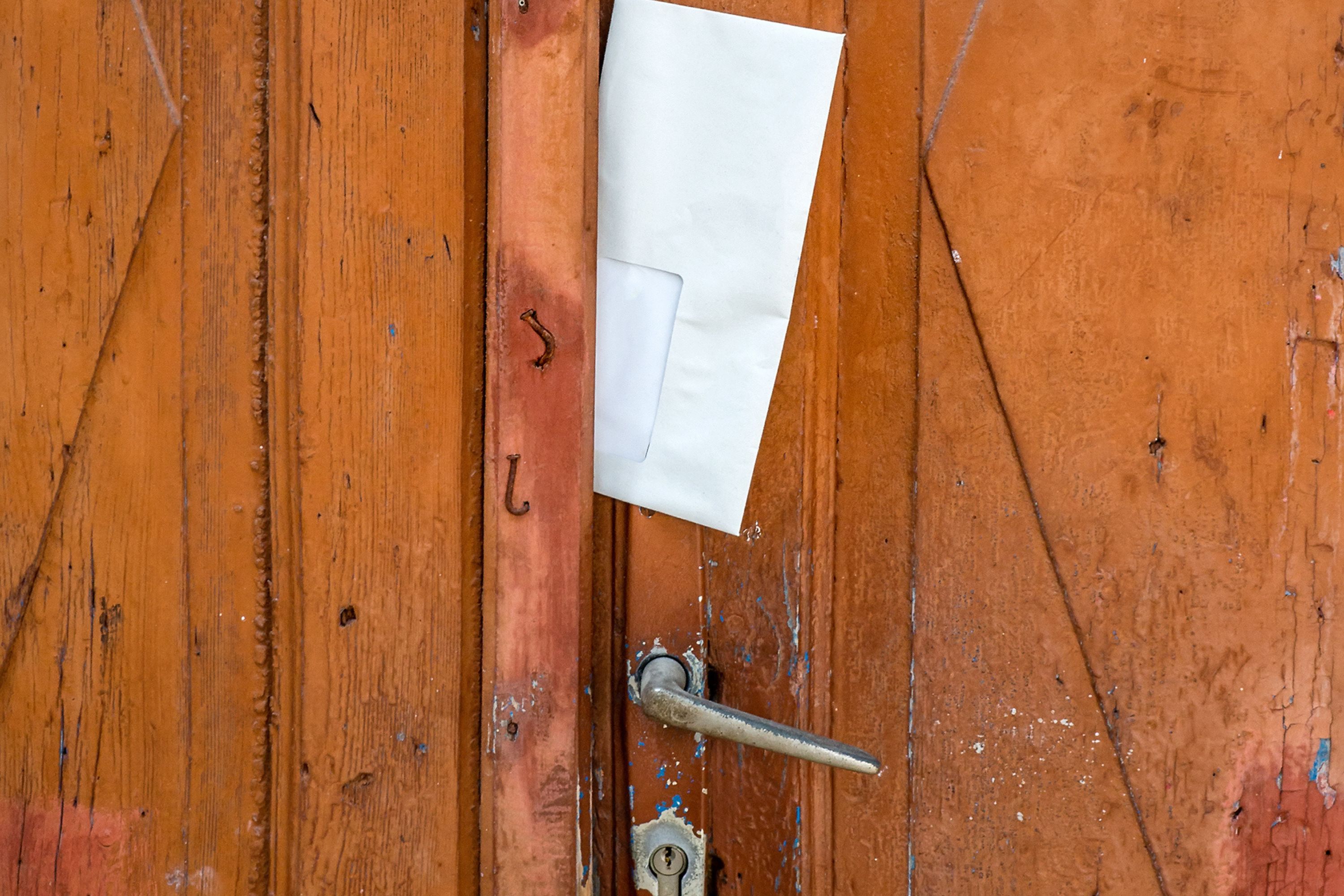 Woman Comes Home to Note From Neighbor, Internet Can't Believe What It ...