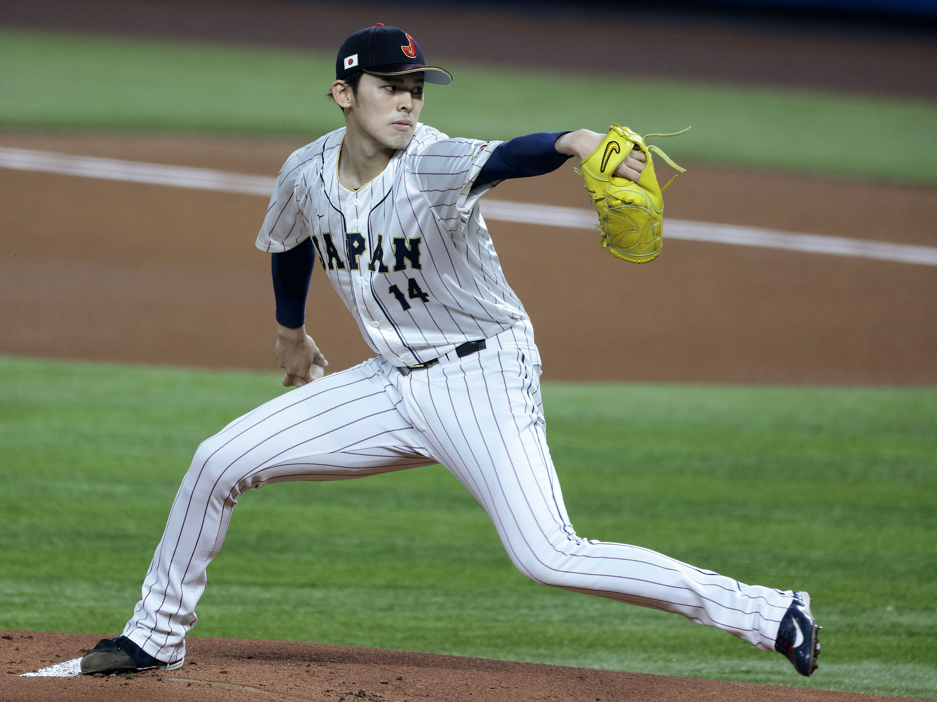 Yankees Will Meet With Roki Sasaki in California - Newsweek