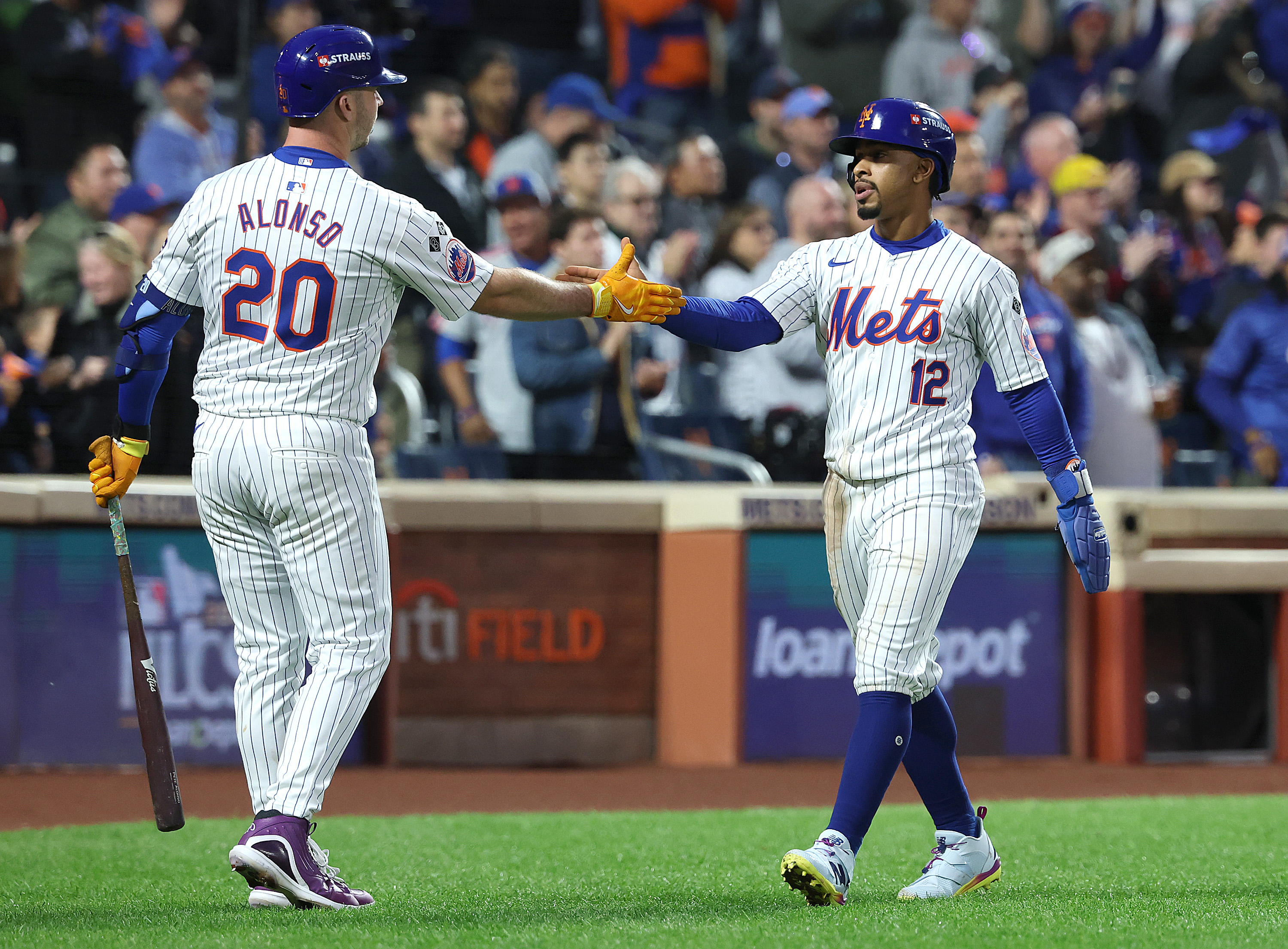Pete Alonso Predicted To Sign Massive Contract With Surprising NL ...