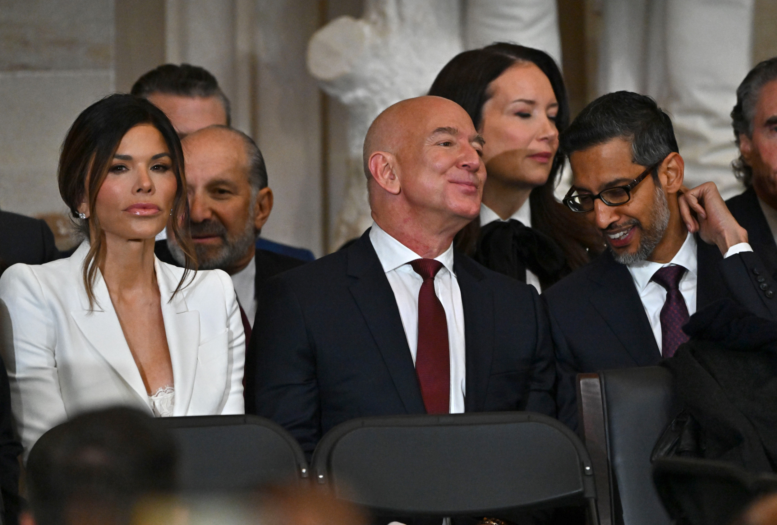 Jeff Bezos' Fiancée Lauren Sanchez Reacts to Inauguration Outfit ...