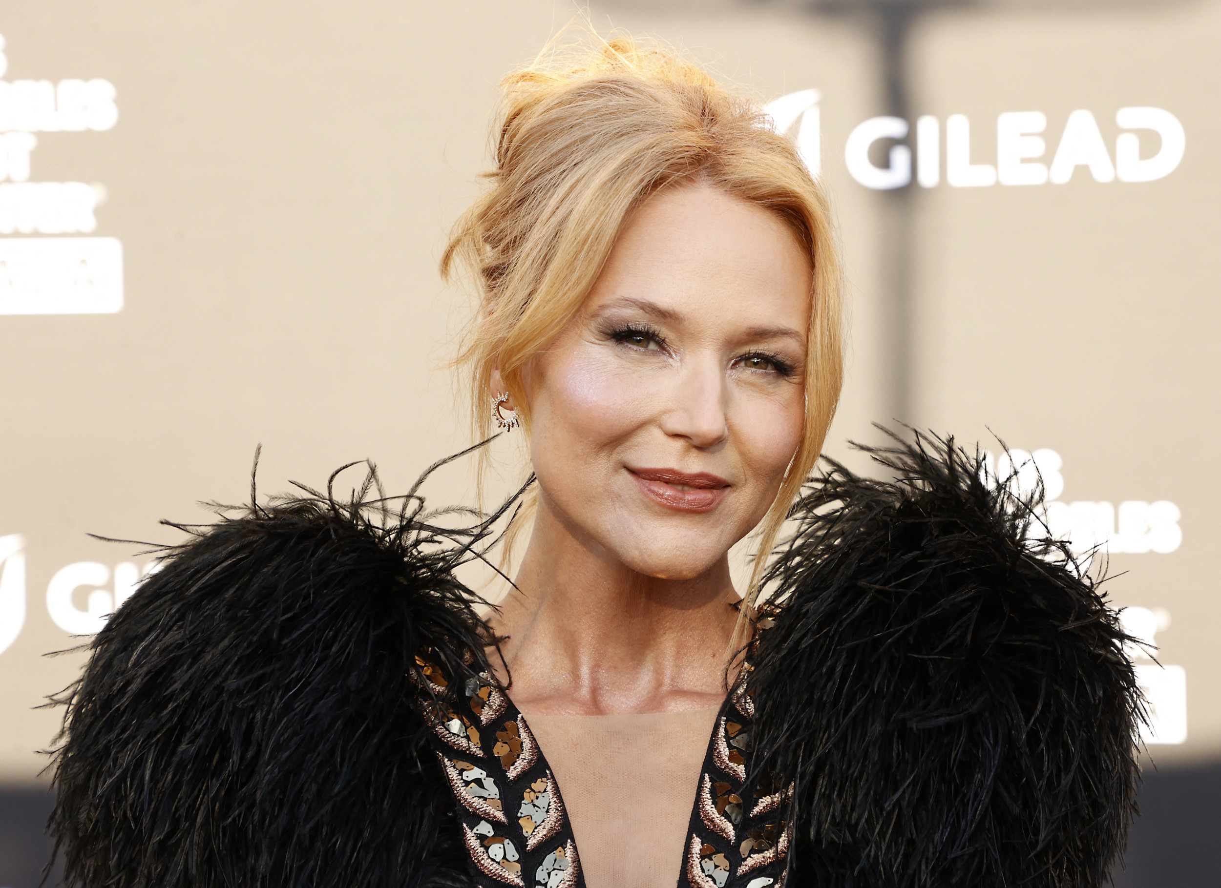 Upset Fans React to Jewel's Apology After Performing at Inauguration ...