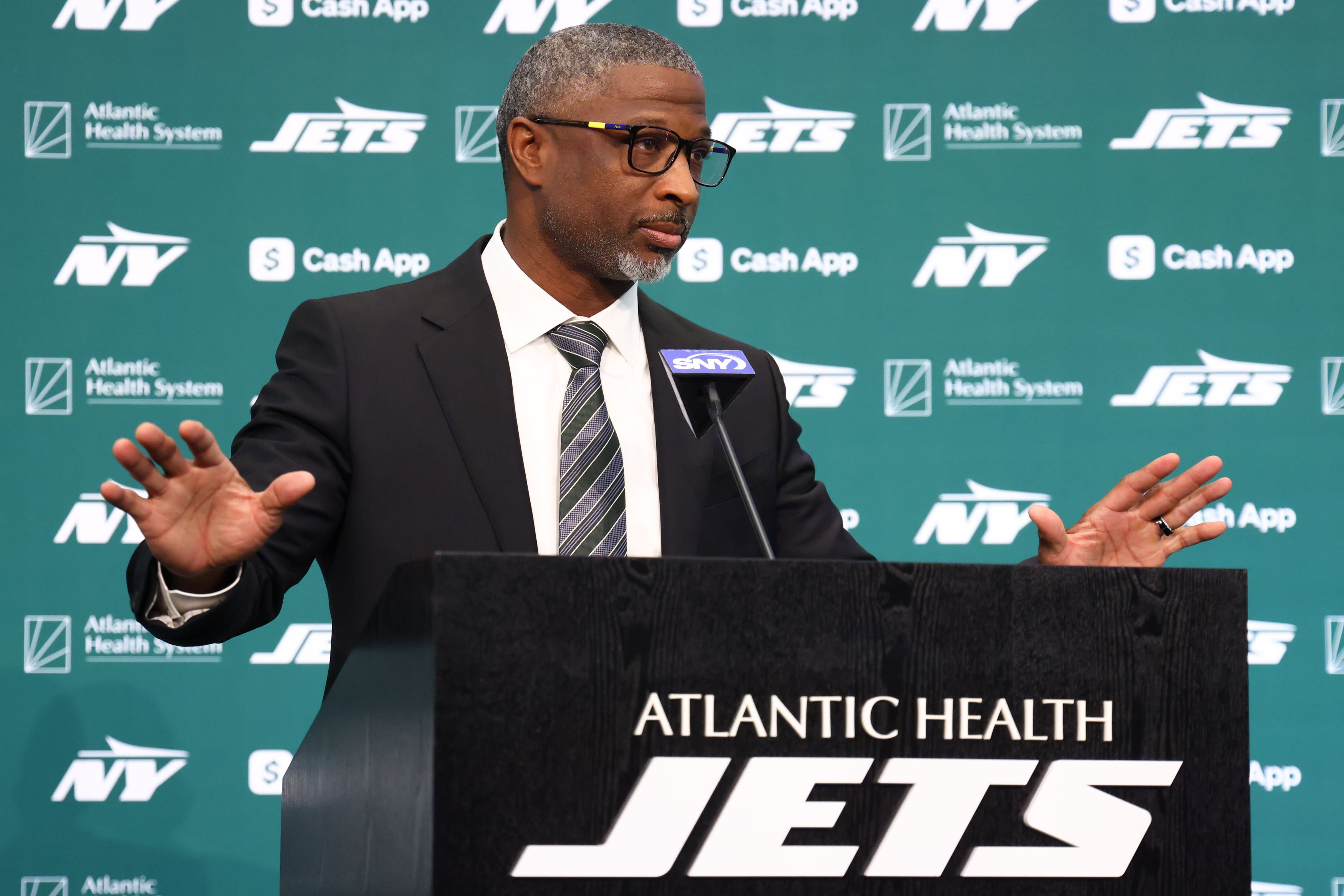 Jets Head Coach Aaron Glenn Refuses to Answer Questions About Aaron ...