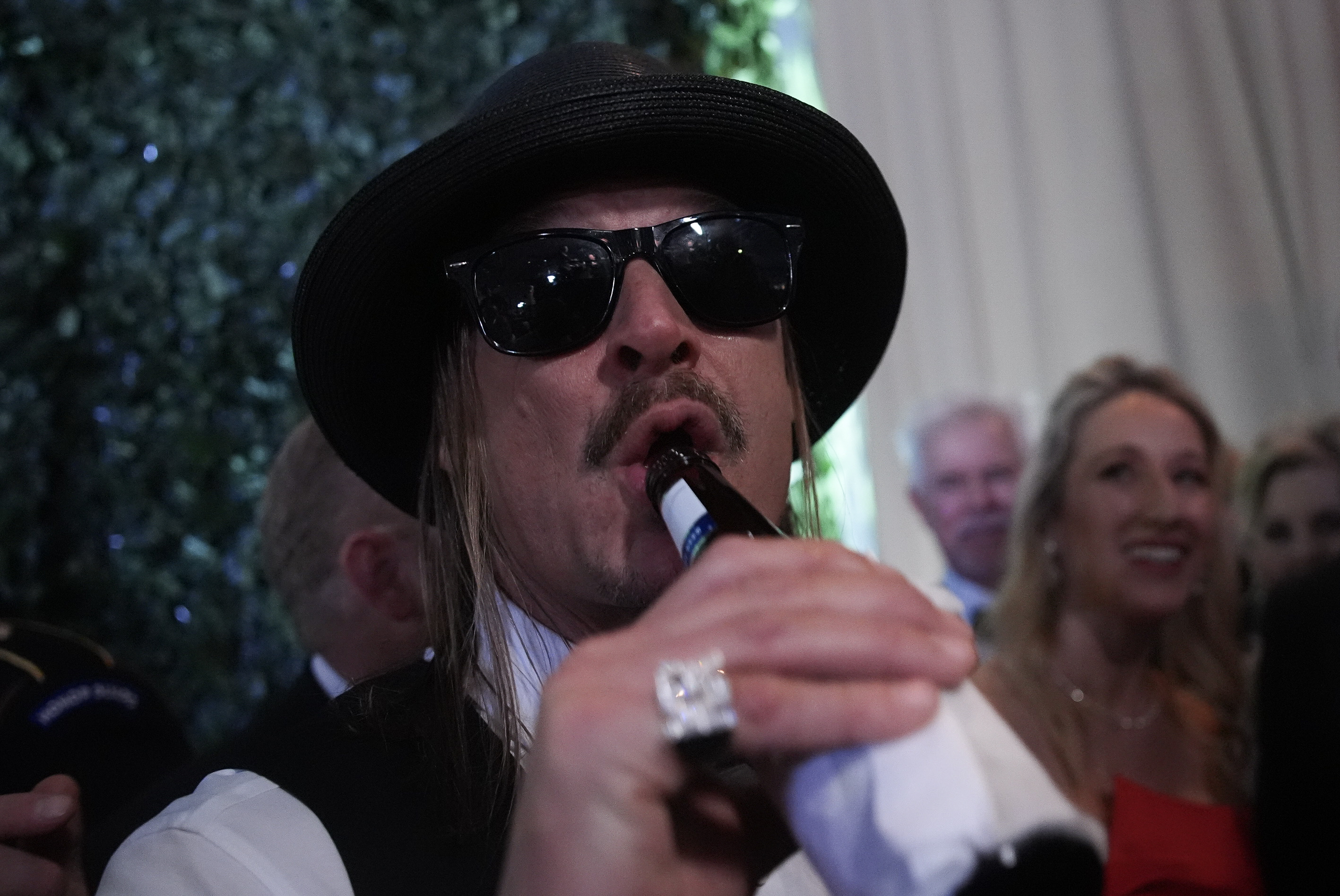 Kid Rock Yells at Audience Before Storming Offstage - Newsweek