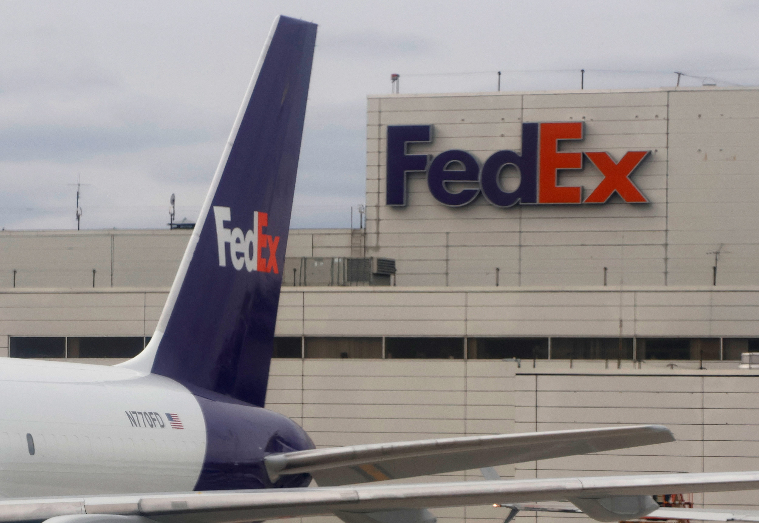 Fedex Plane Logo FedEx Signs 5 Year Deal With Teesside Airport For 8