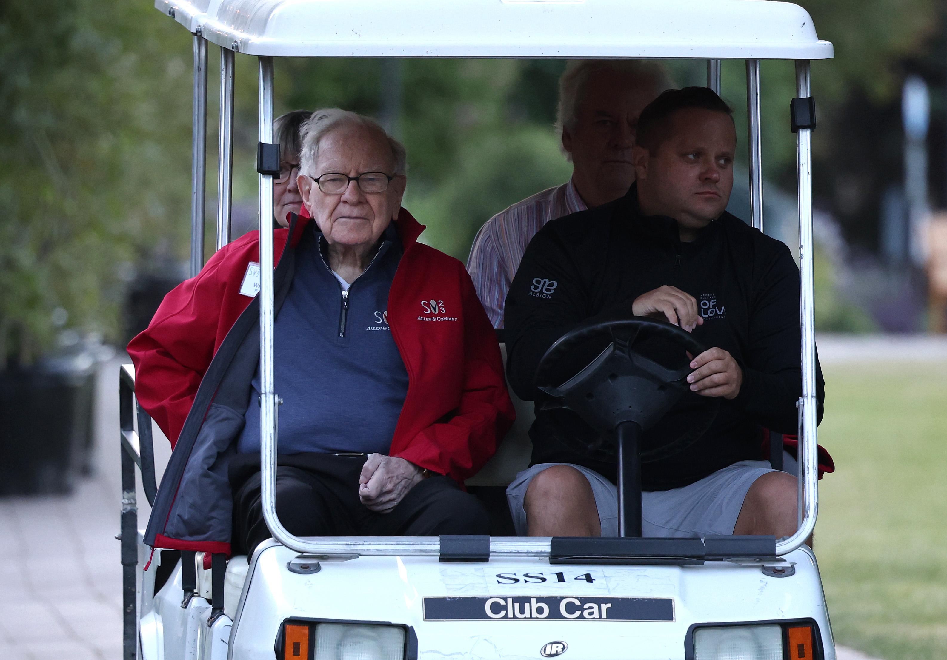 Warren Buffett Weighs In on Donald Trump Tariff Plans - Newsweek