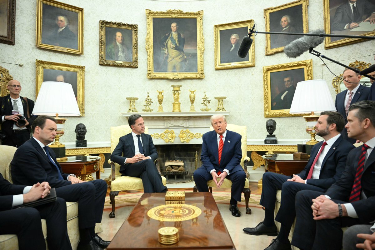 Photos Show How Trump Has Blinged Out Oval Office in Gold - Newsweek Photos Show How Trump Has Blinged Out Oval Office in Gold - Newsweek