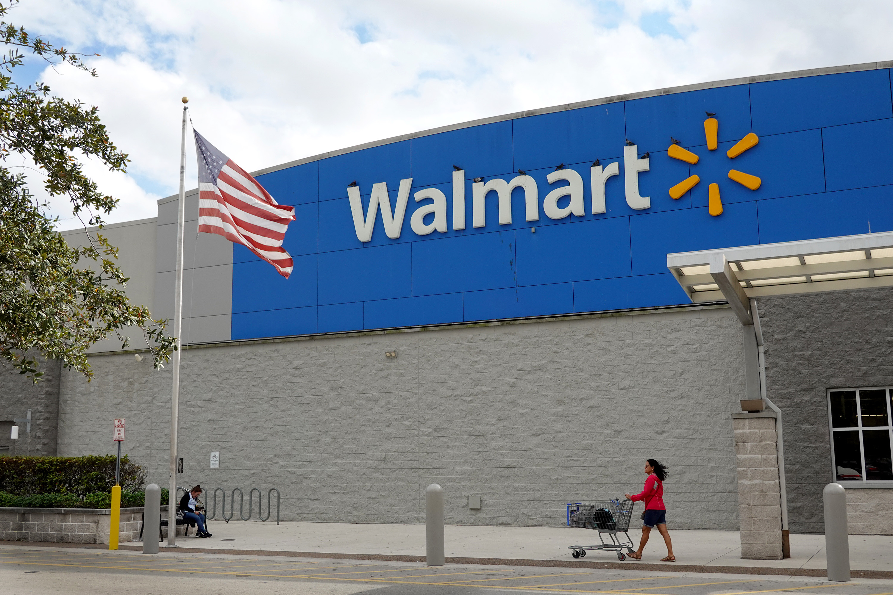 Walmart Loses $22 Billion As US Consumer Confidence Plummets - Newsweek