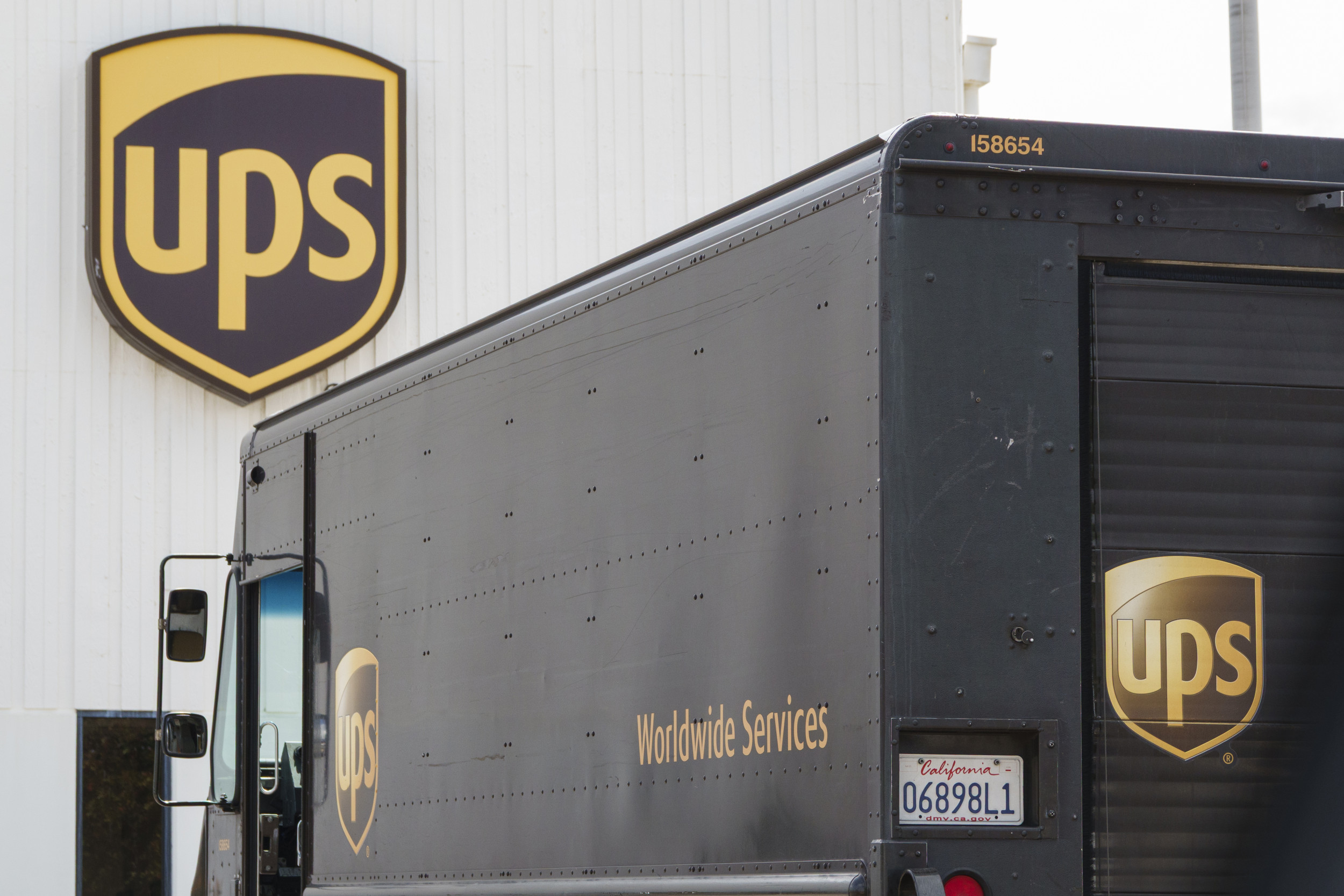 UPS Driver: UPS Is Failing To Protect Desert Drivers From the Heat ...