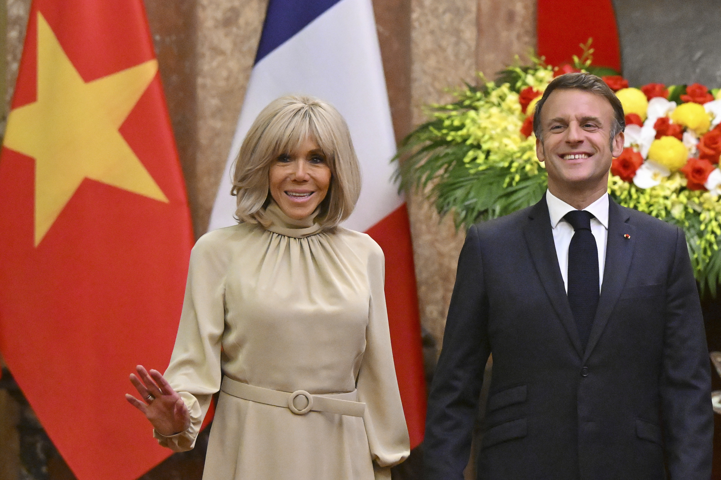 Video Shows Moment Emmanuel Macron Pushed in Face by Wife - Newsweek
