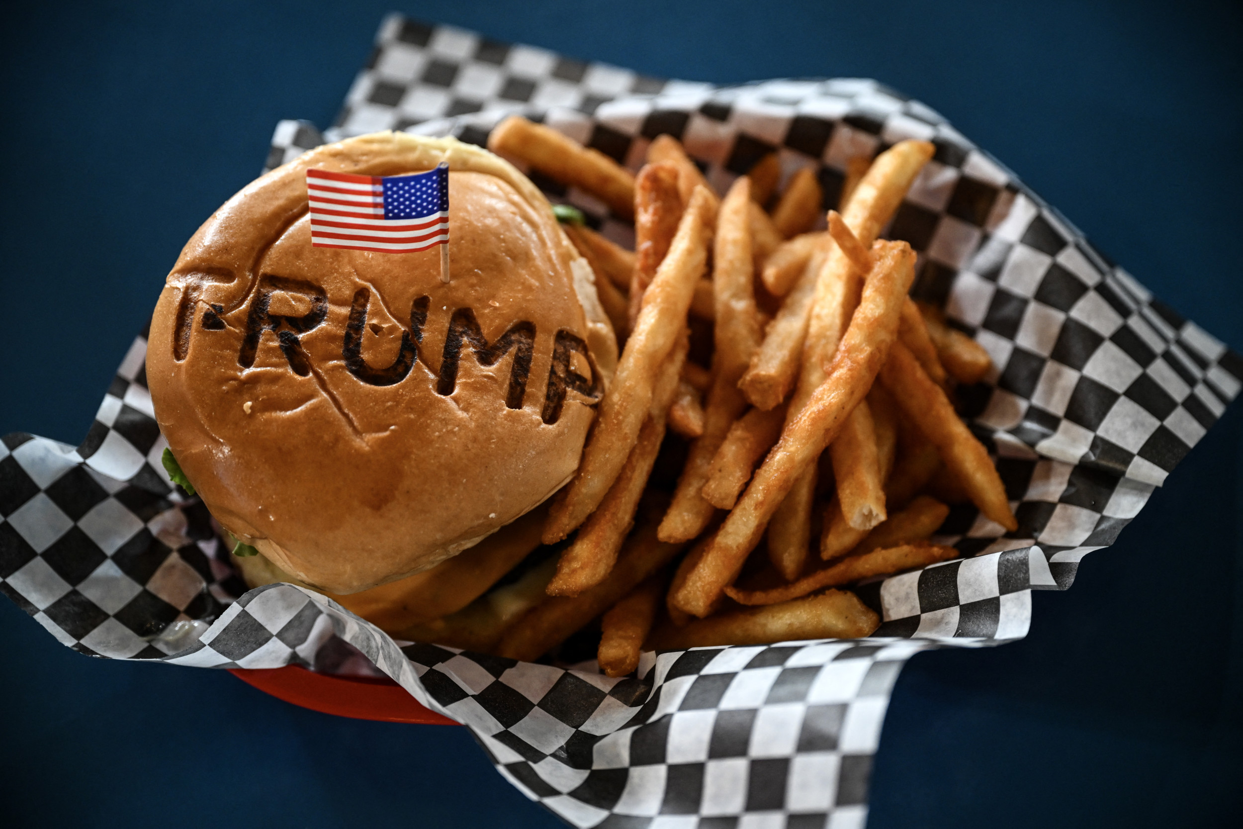 'Trump Burger' Gets Scathing Reviews From Food Critics: 'Bland' - Newsweek