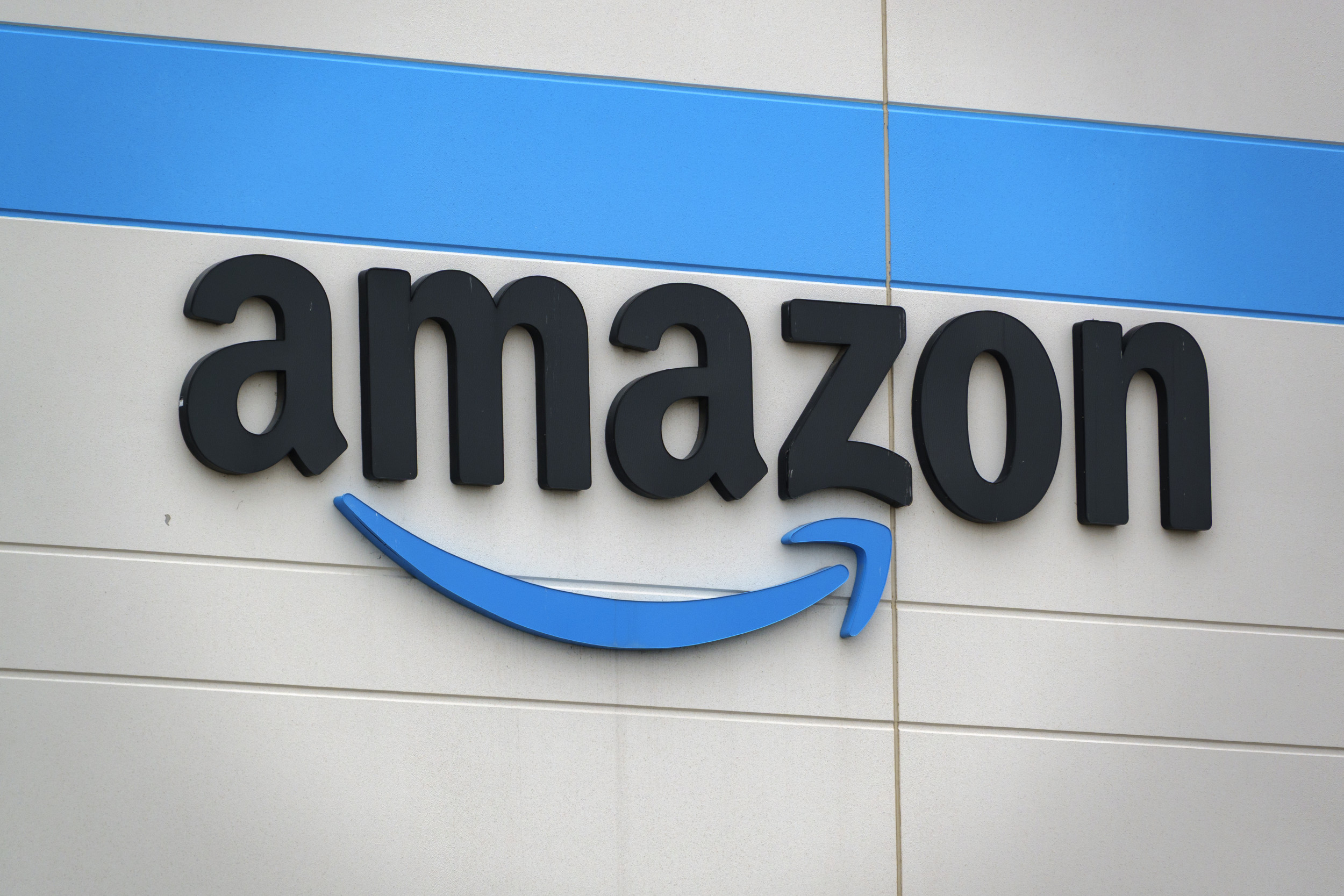 Amazon Warns Customers of New Scam - Newsweek