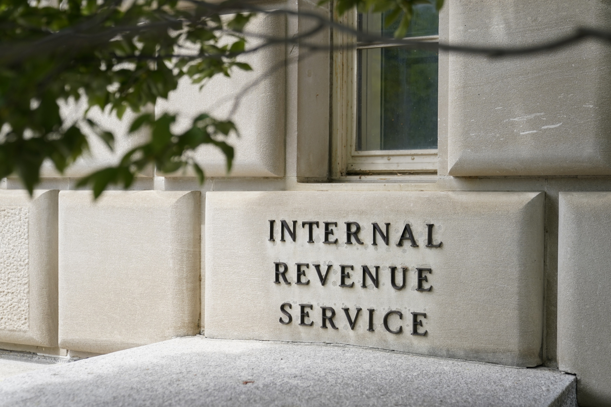 IRS Issues Tax Filing Request to Thousands Before Fall Rush - Newsweek