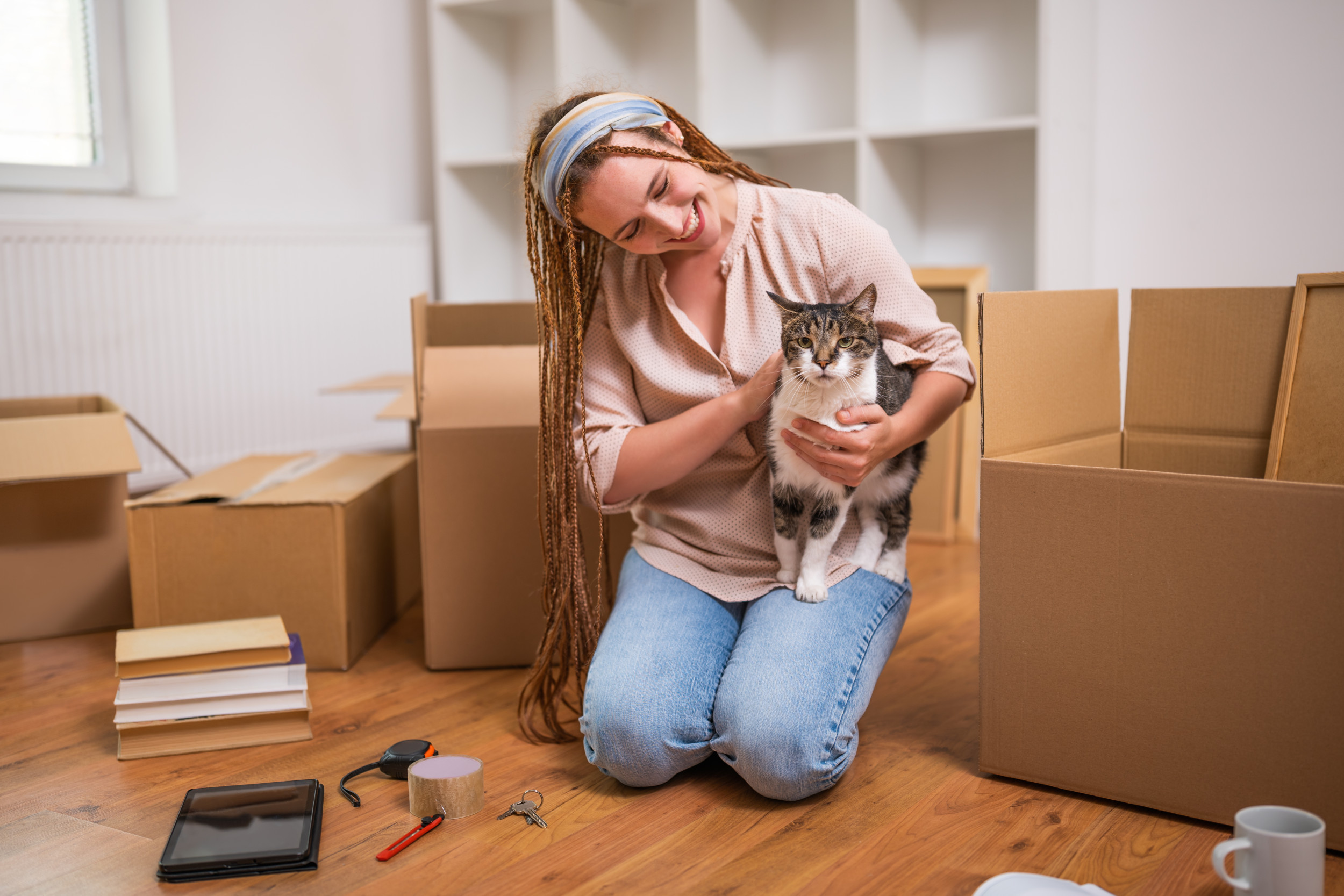 Woman Feeds Feral Cat for 2 Years, Tears Over What Happens on Moving ...