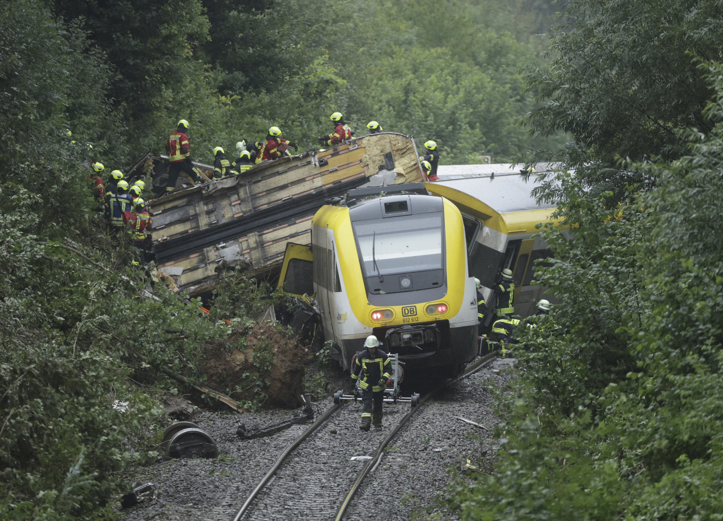 German Train Derailment Leaves 3 Dead, Dozens Injured - Newsweek