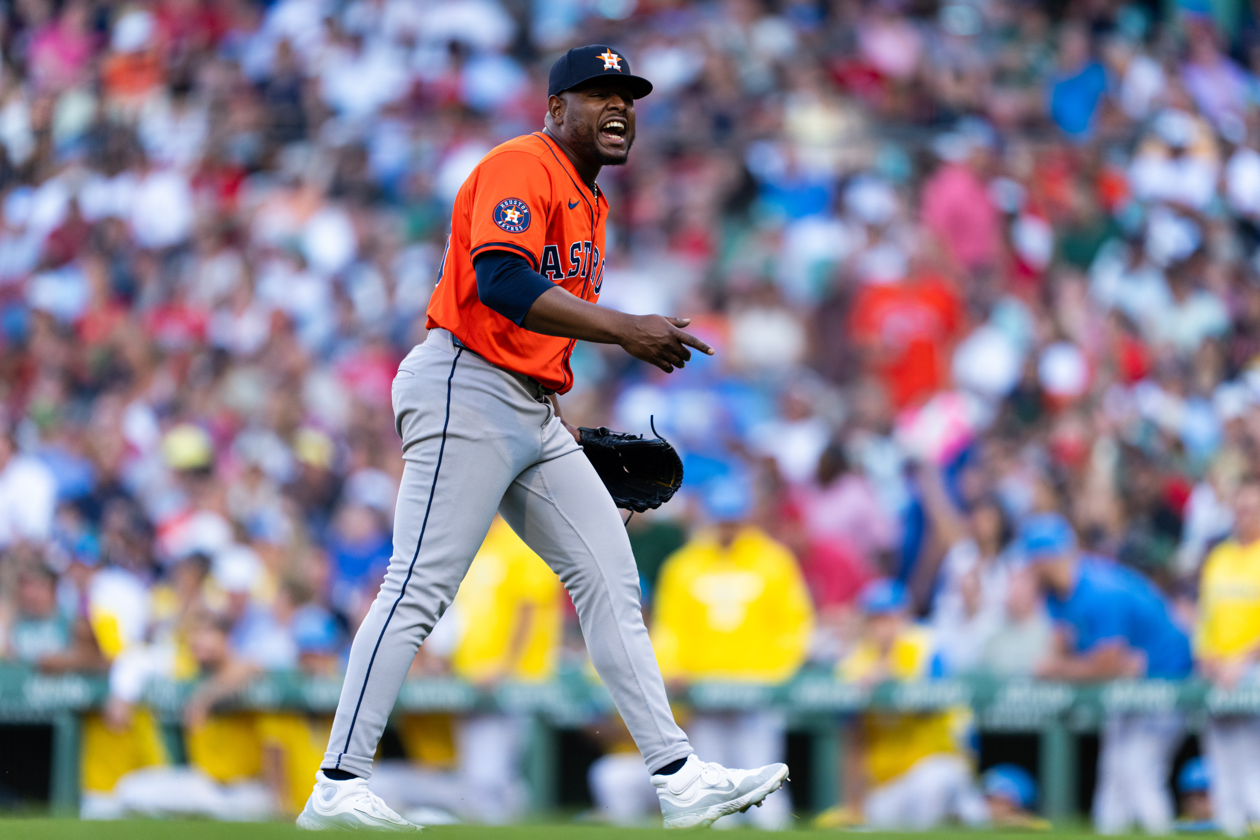 Astros Predicted To Cut Ties With World Series-Winning Pitcher This ...