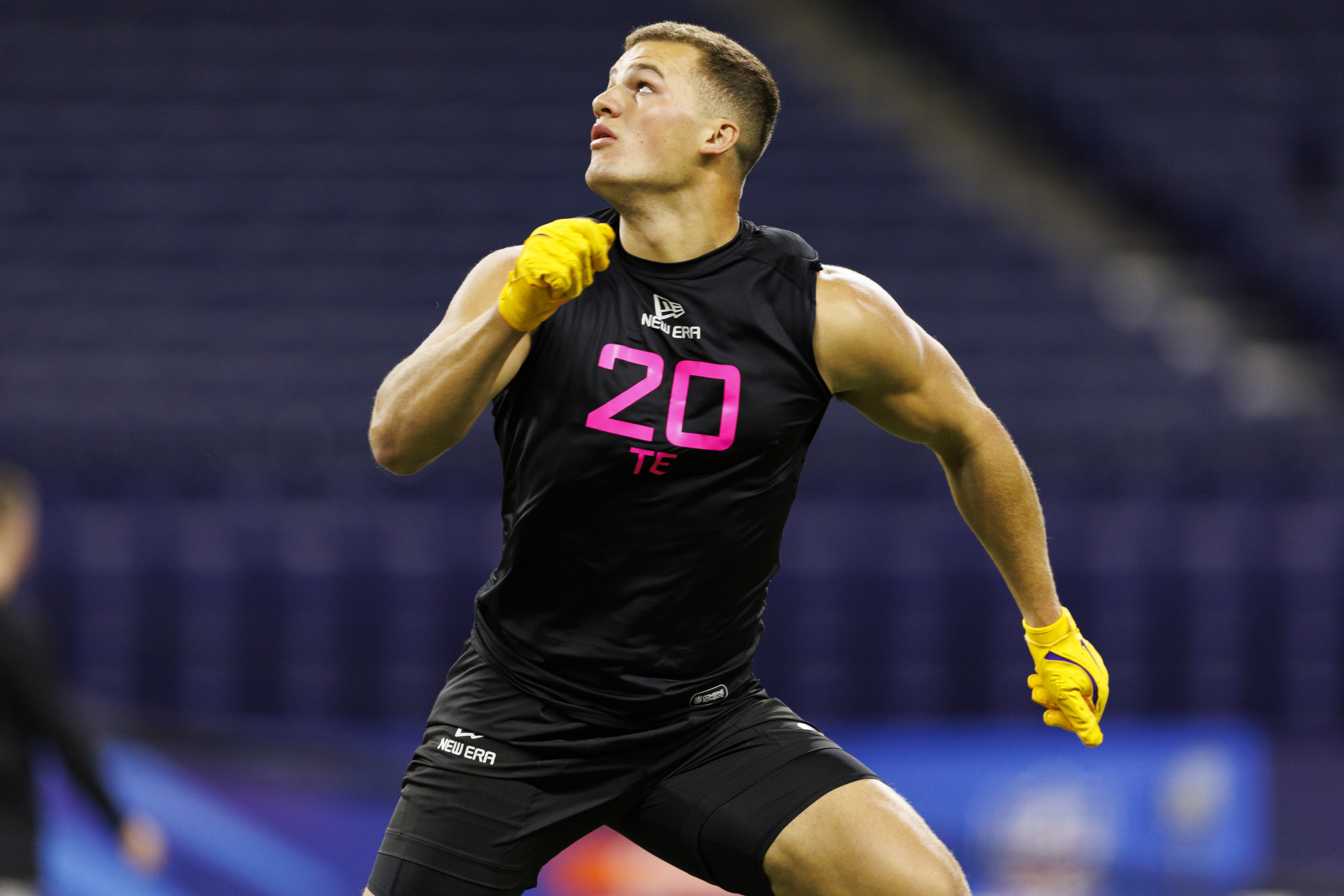 Rookie Tight End Listed as Key Player for Justin Fields, Jets Offense ...