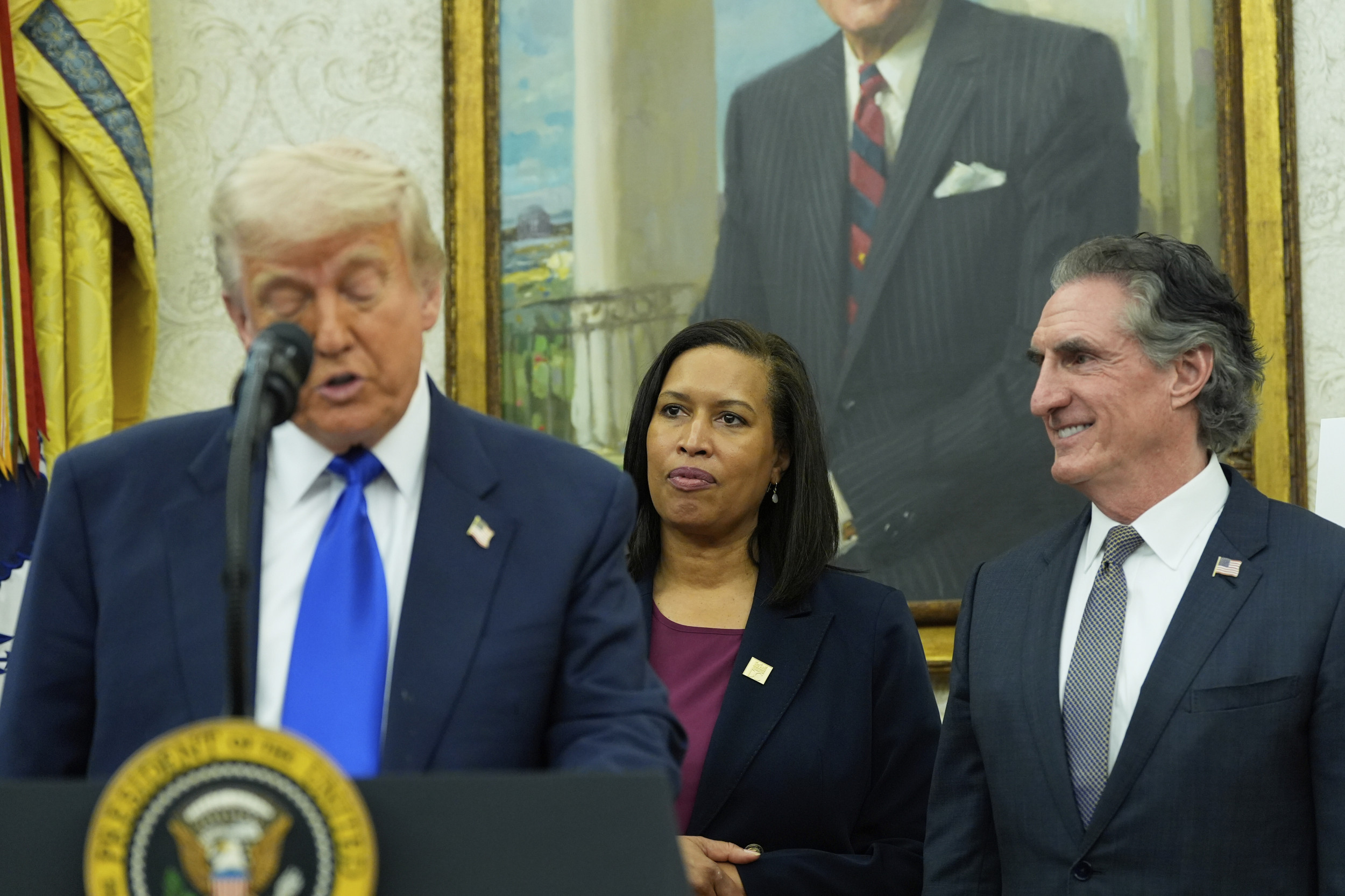 Washington DC Mayor Muriel Bowser Reacts to Donald Trump Deploying ...