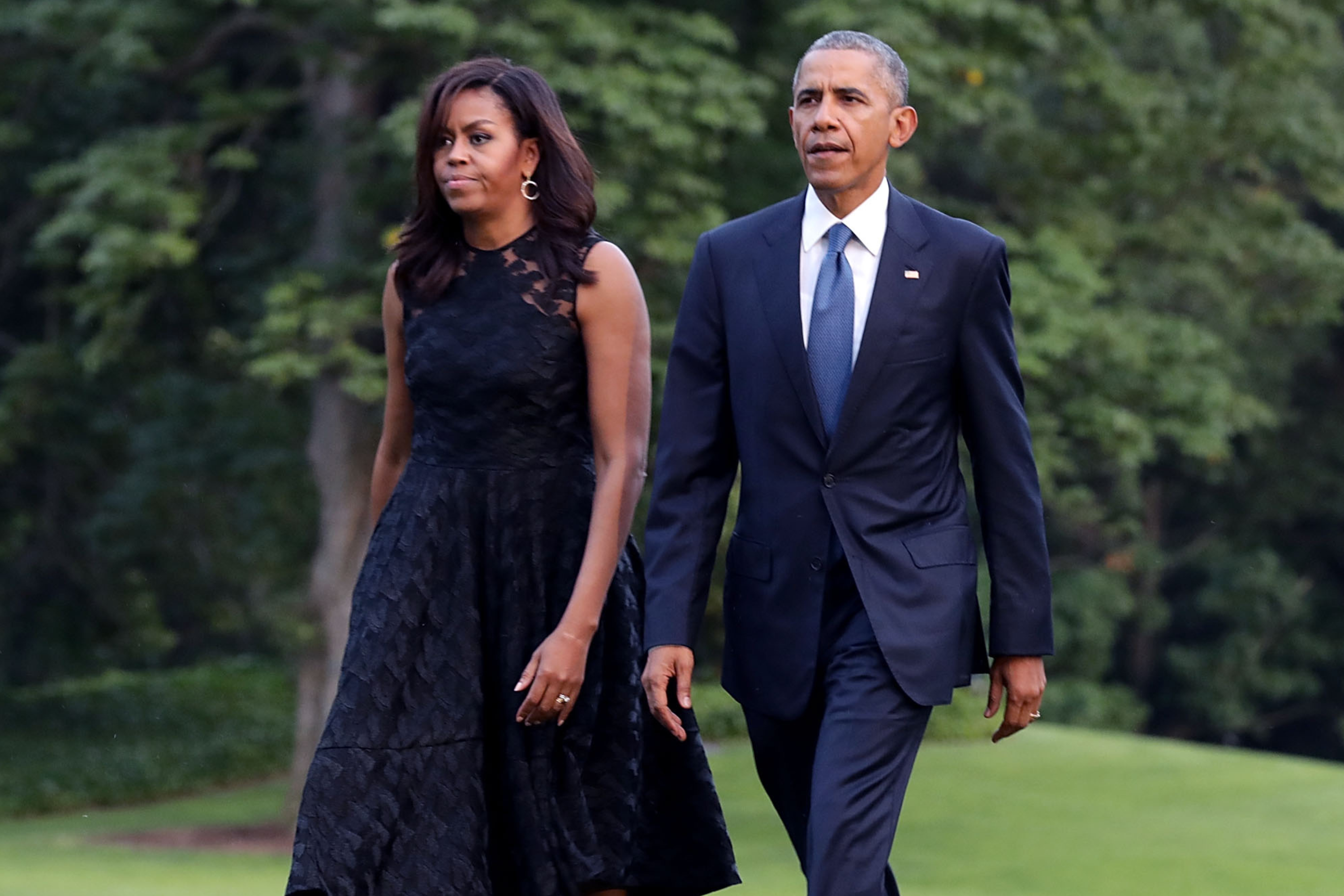 Michelle Obama Reacts to Claim She 'Didn't Like Barack' for 10 Years ...