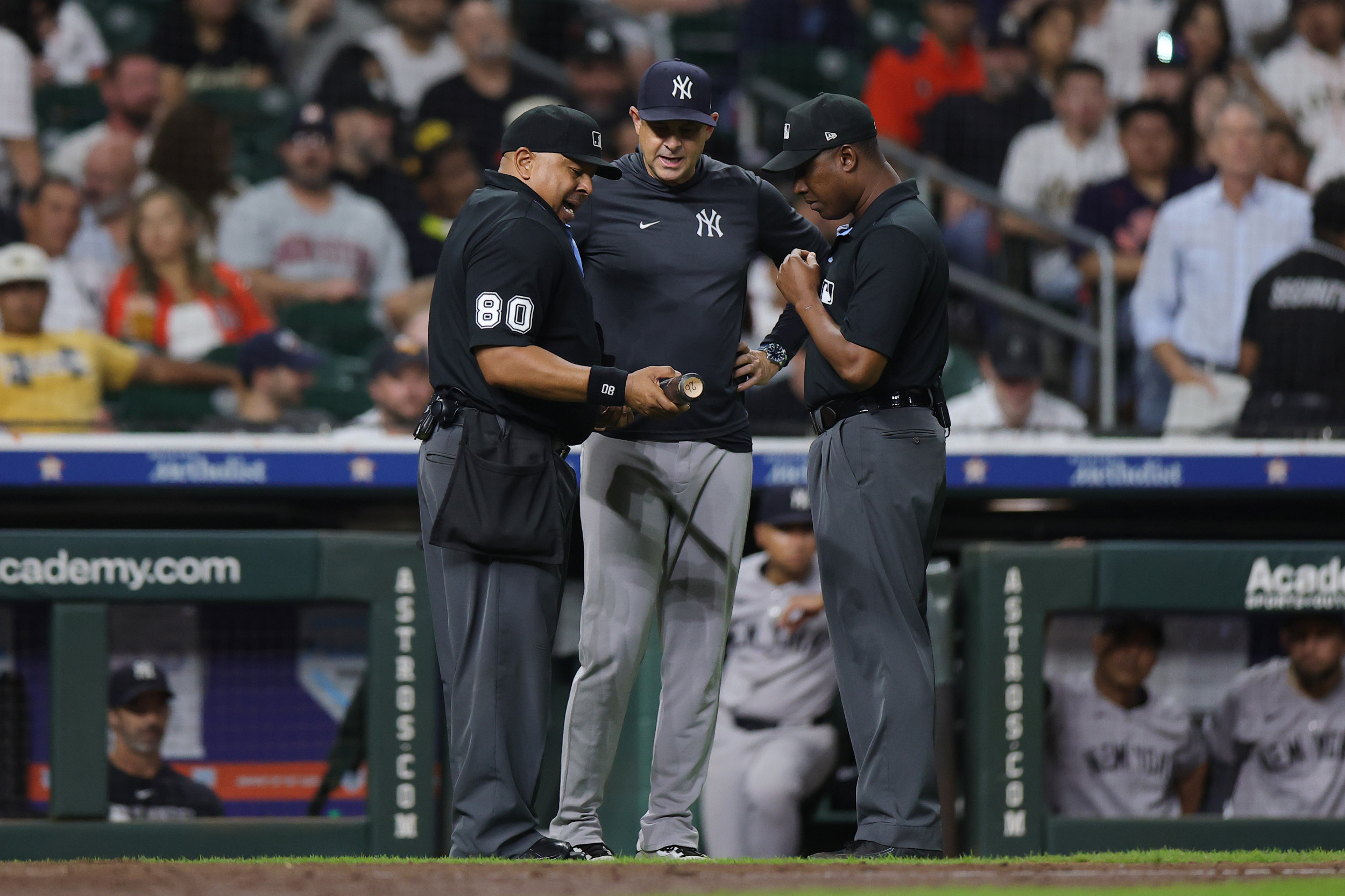 Yankees' Aaron Boone Sends 2-Word Bullpen Message With Season Winding Down - Newsweek