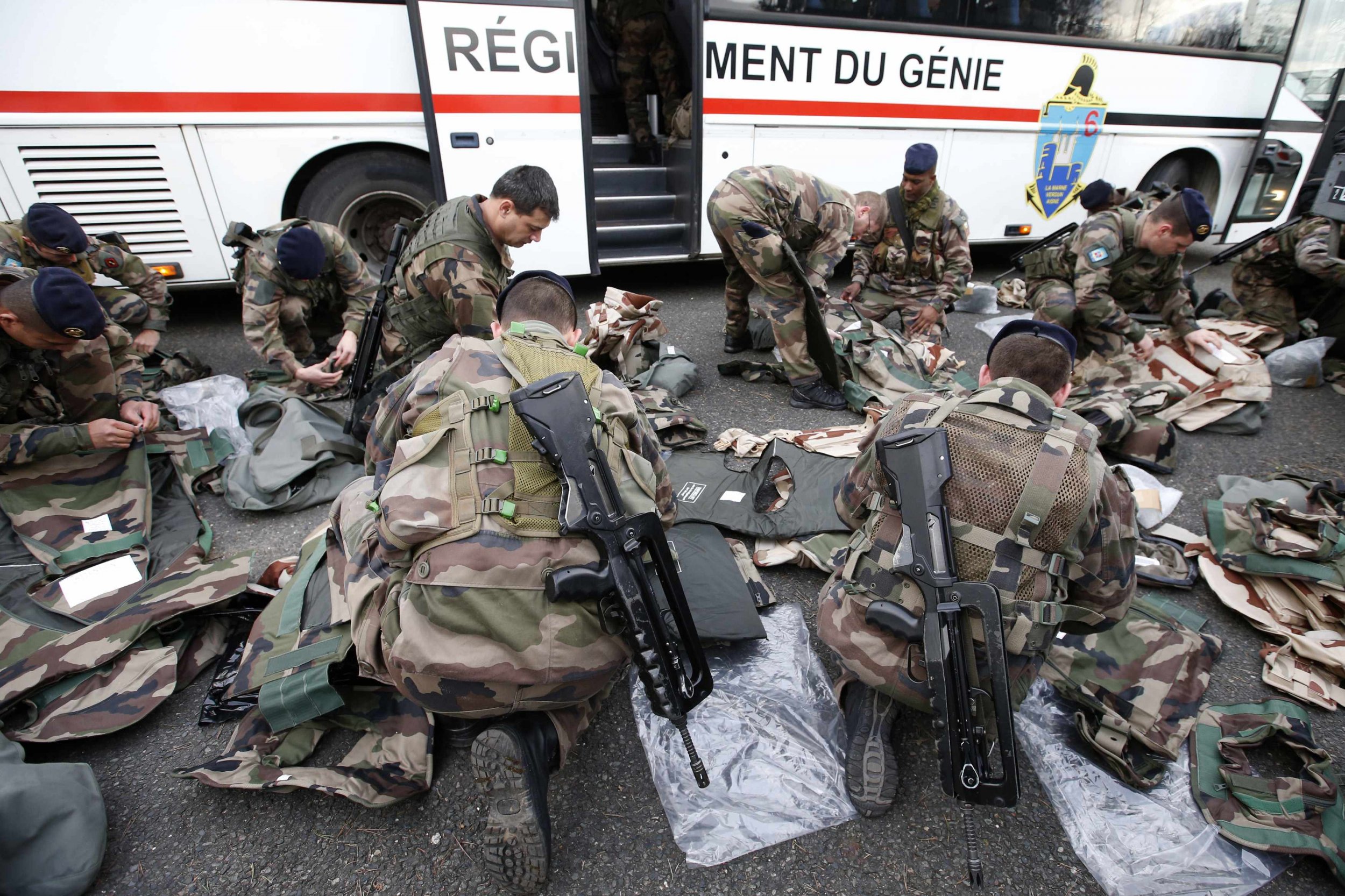 France Votes to Keep Fighting Islamic State in Iraq - Newsweek