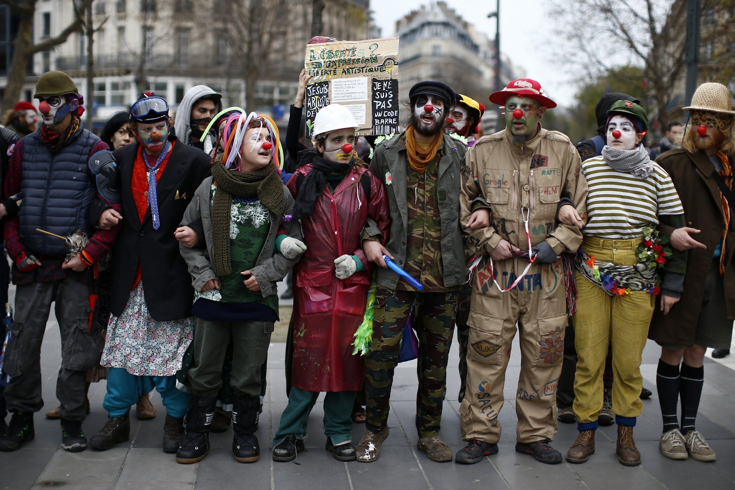Protesters Clash With French Police Ahead of Climate Conference - Newsweek