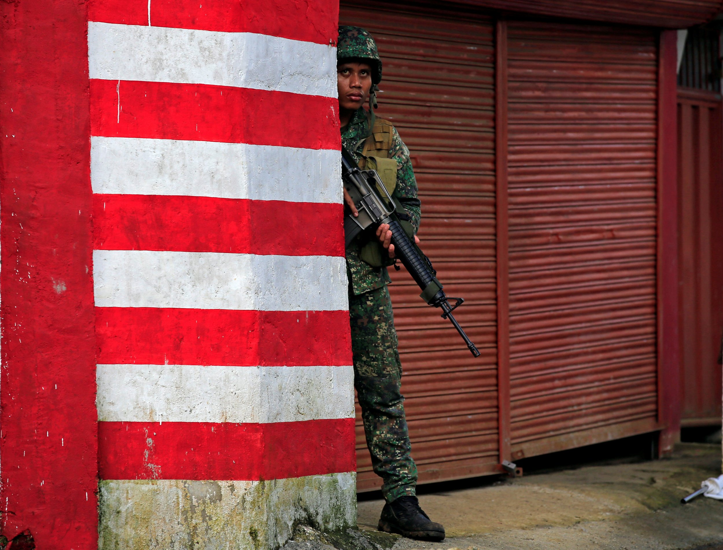 Philippines Army Air Strikes Kill 10 Government Soldiers in Marawi ...